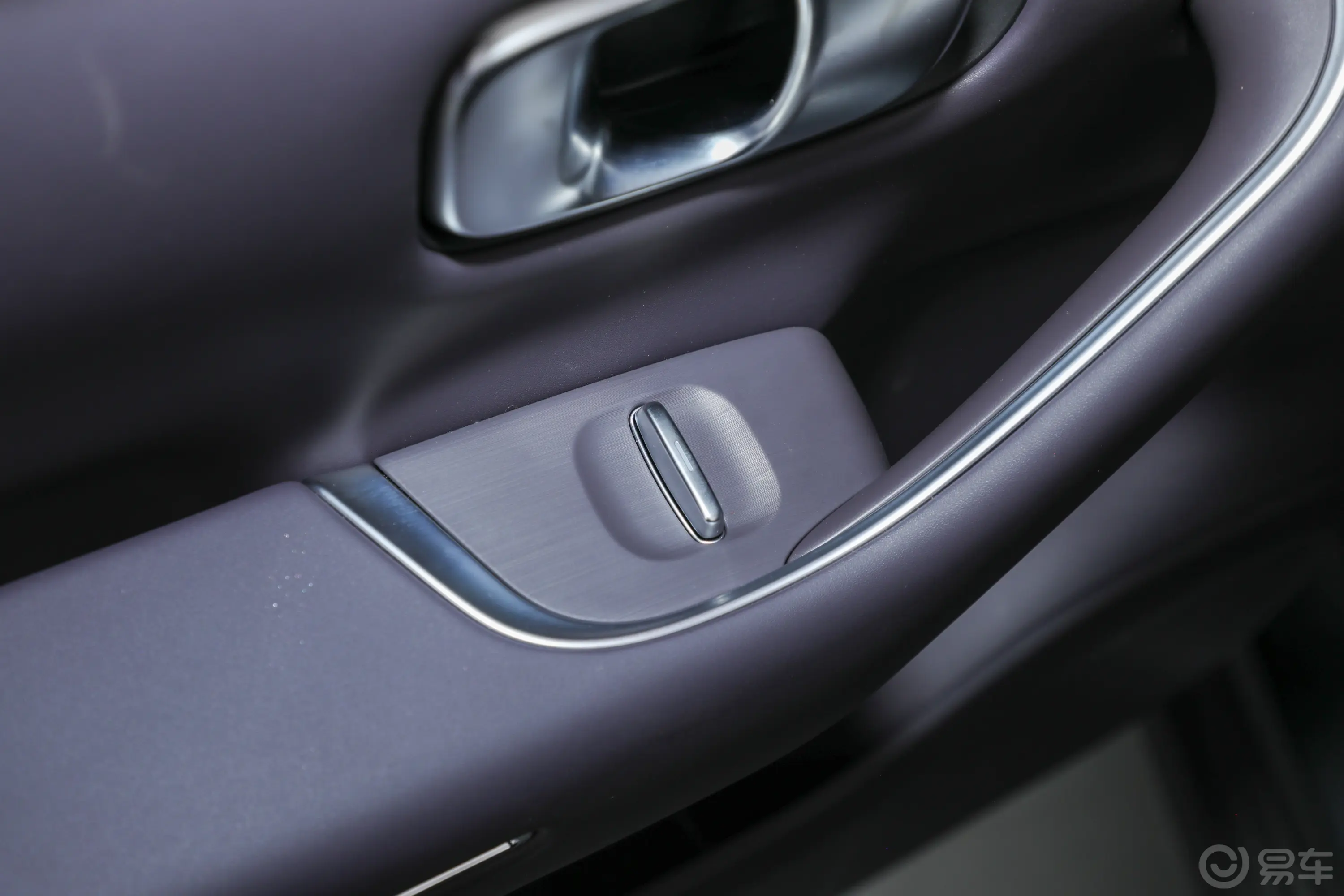 【零跑C10增程版 210km 210智驾版后车窗调节图片-汽车图片大全】-易车