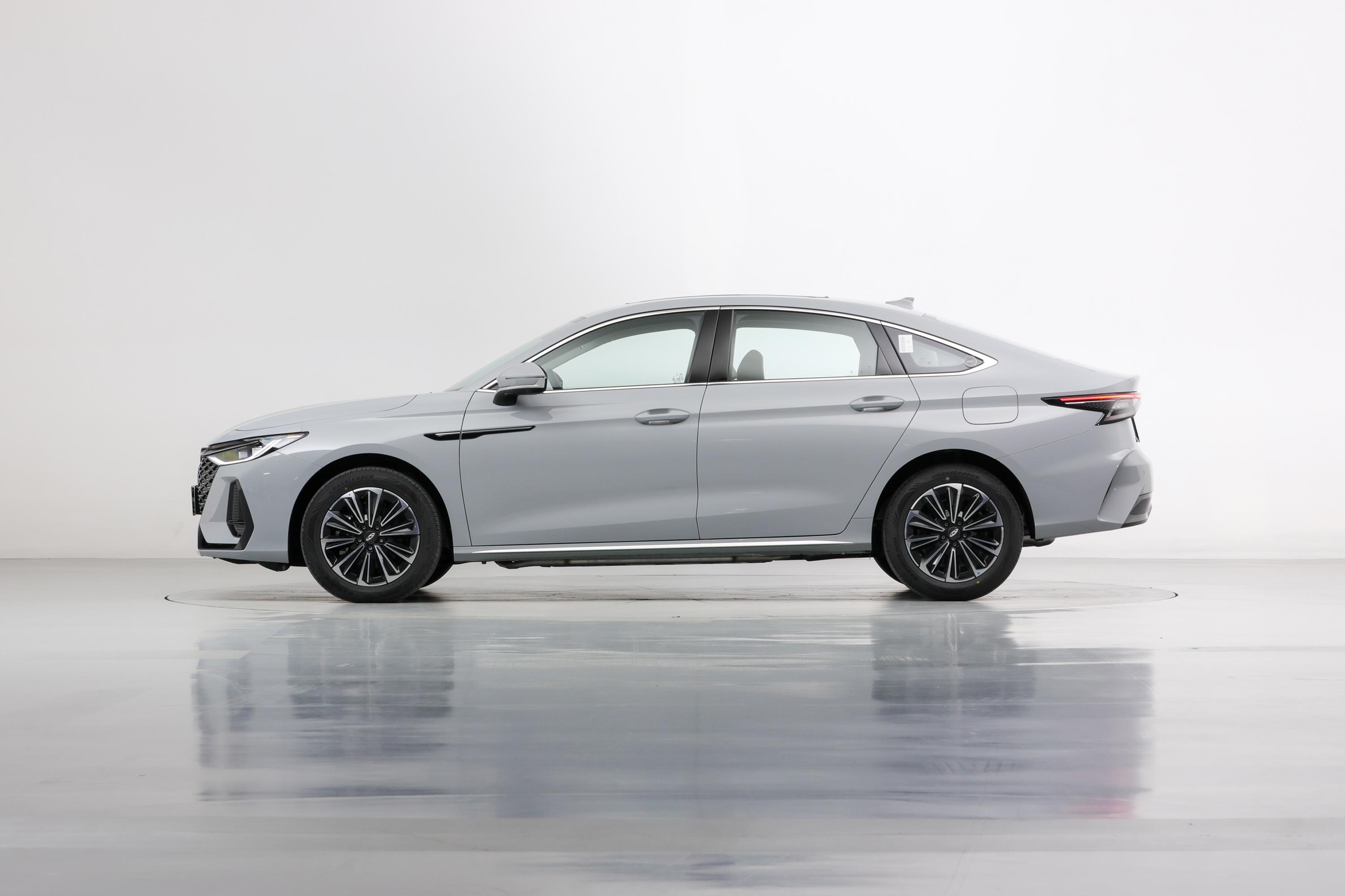 【风云A81.5T 127km 驭风版正侧车头向左水平图片-汽车图片大全】-易车