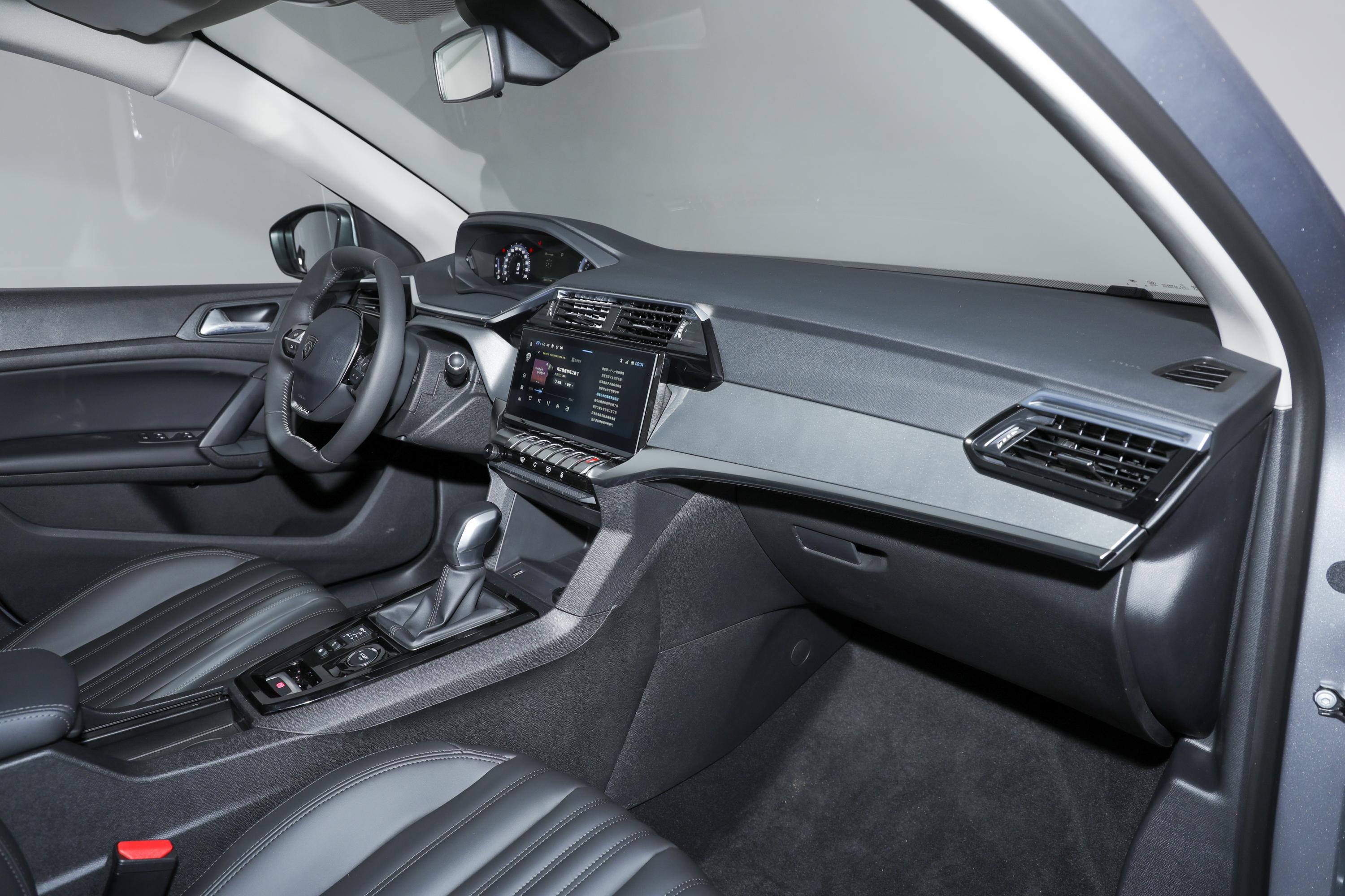 【标致408龘龘款 360THP 拉图版内饰全景副驾方向图片-汽车图片大全】-易车