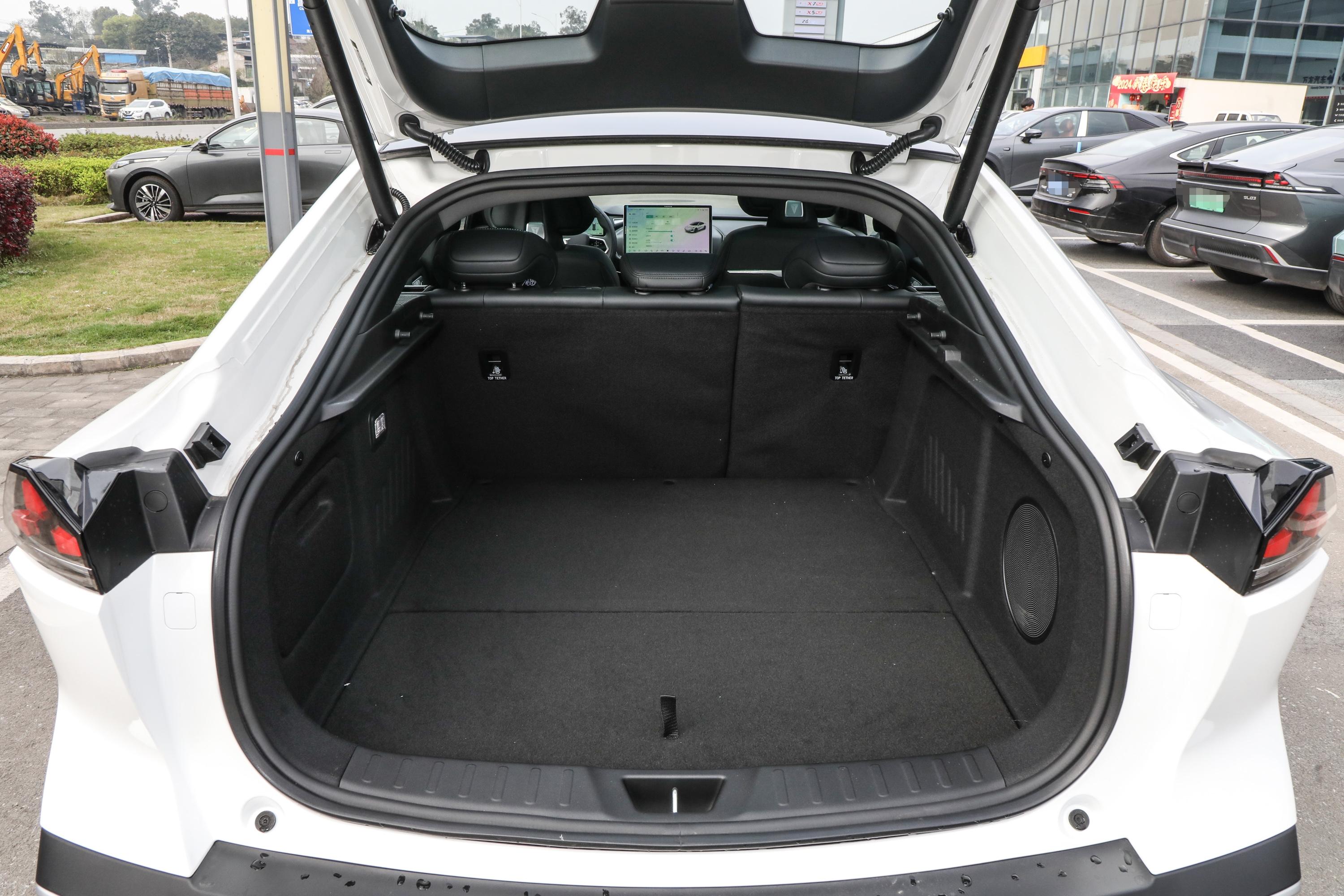 【深蓝SL03纯电版 530km Max后备厢空间特写图片-汽车图片大全】-易车