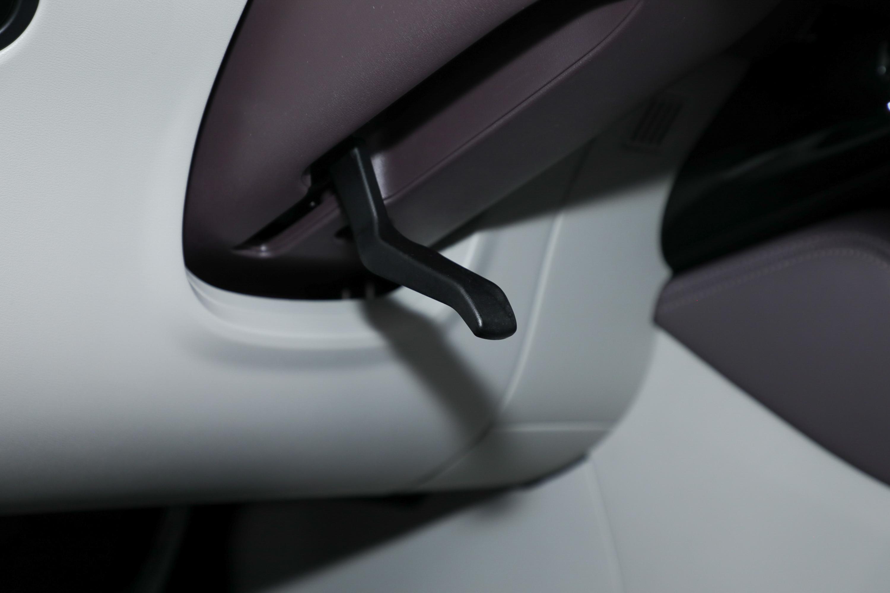 【零跑C11 纯电动580km 580后驱尊享版方向盘调节图片-汽车图片大全】-易车