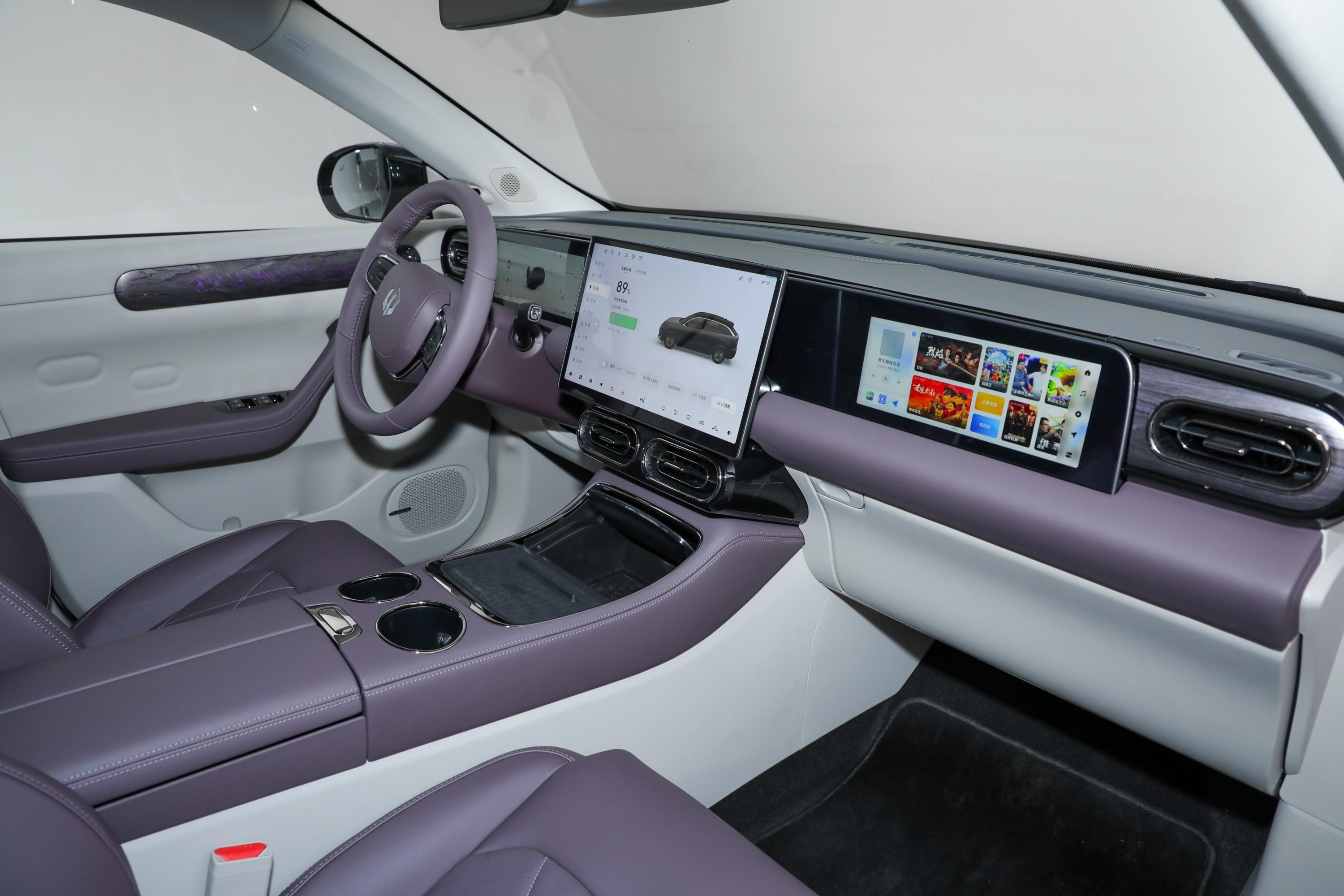 【零跑C11 增程版300km 300尊享版内饰全景副驾驶员方向图片-汽车图片大全】-易车