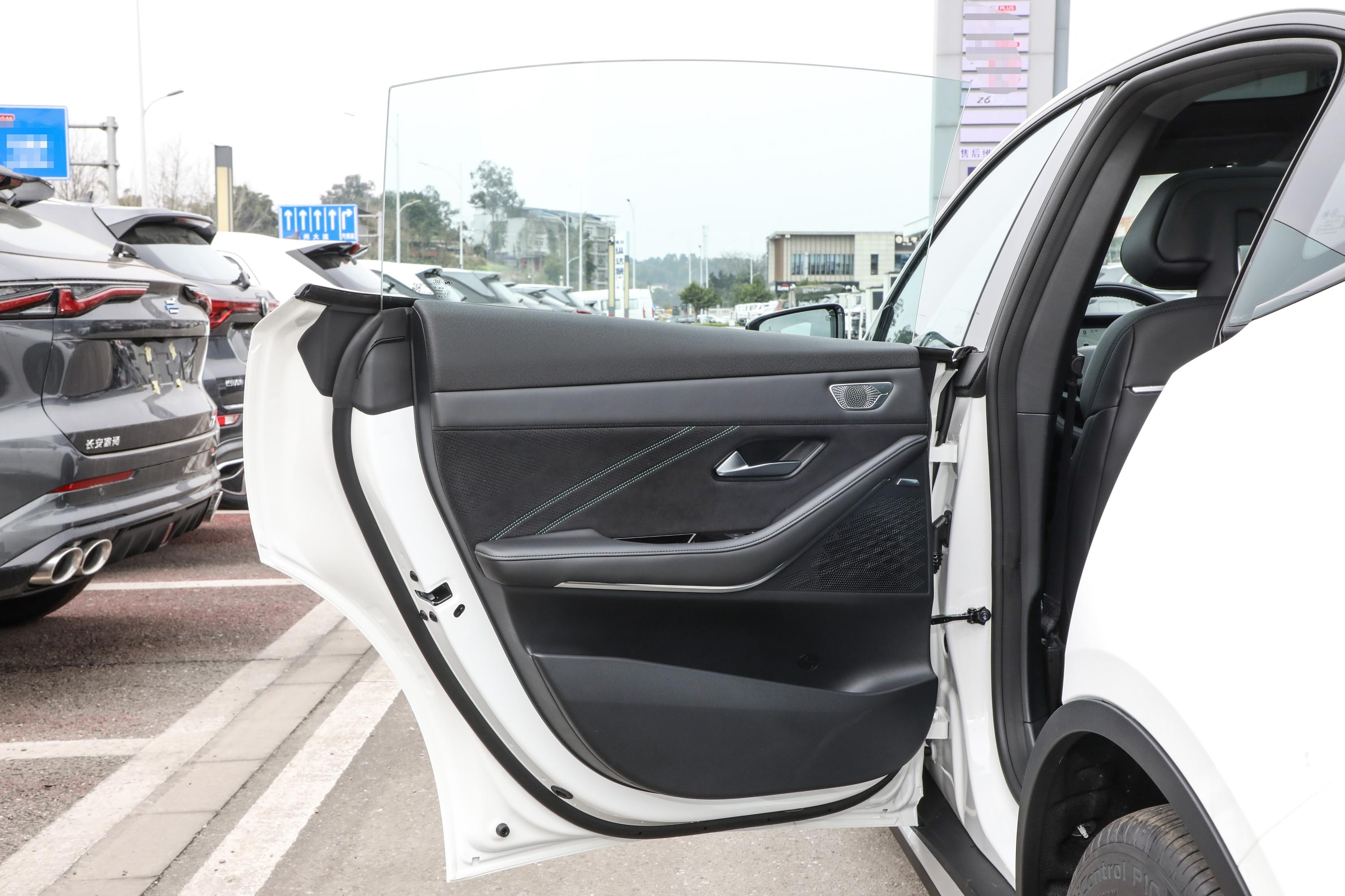 【深蓝SL03纯电版 530km Max驾驶员侧后车门图片-汽车图片大全】-易车