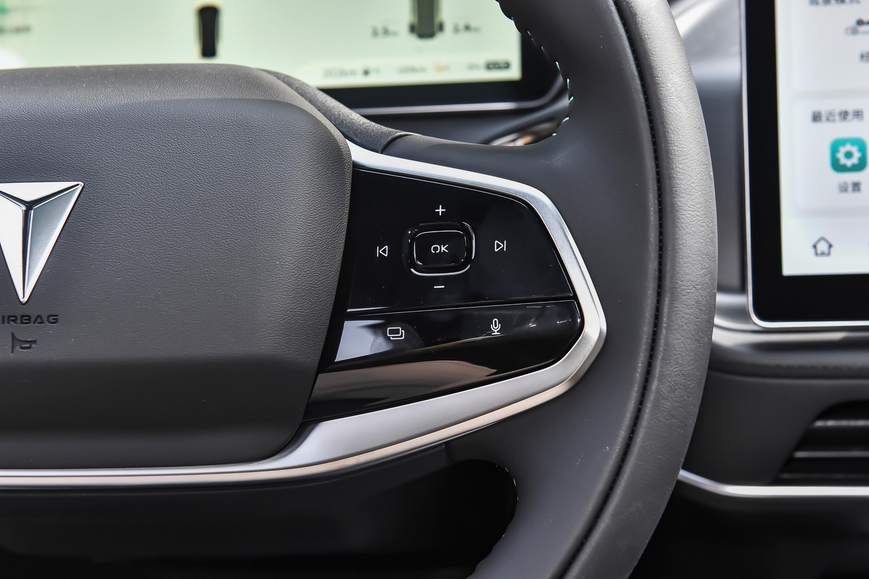 【深蓝SL03增程版 135km Plus荣耀版右侧方向盘功能按键图片-汽车图片大全】-易车