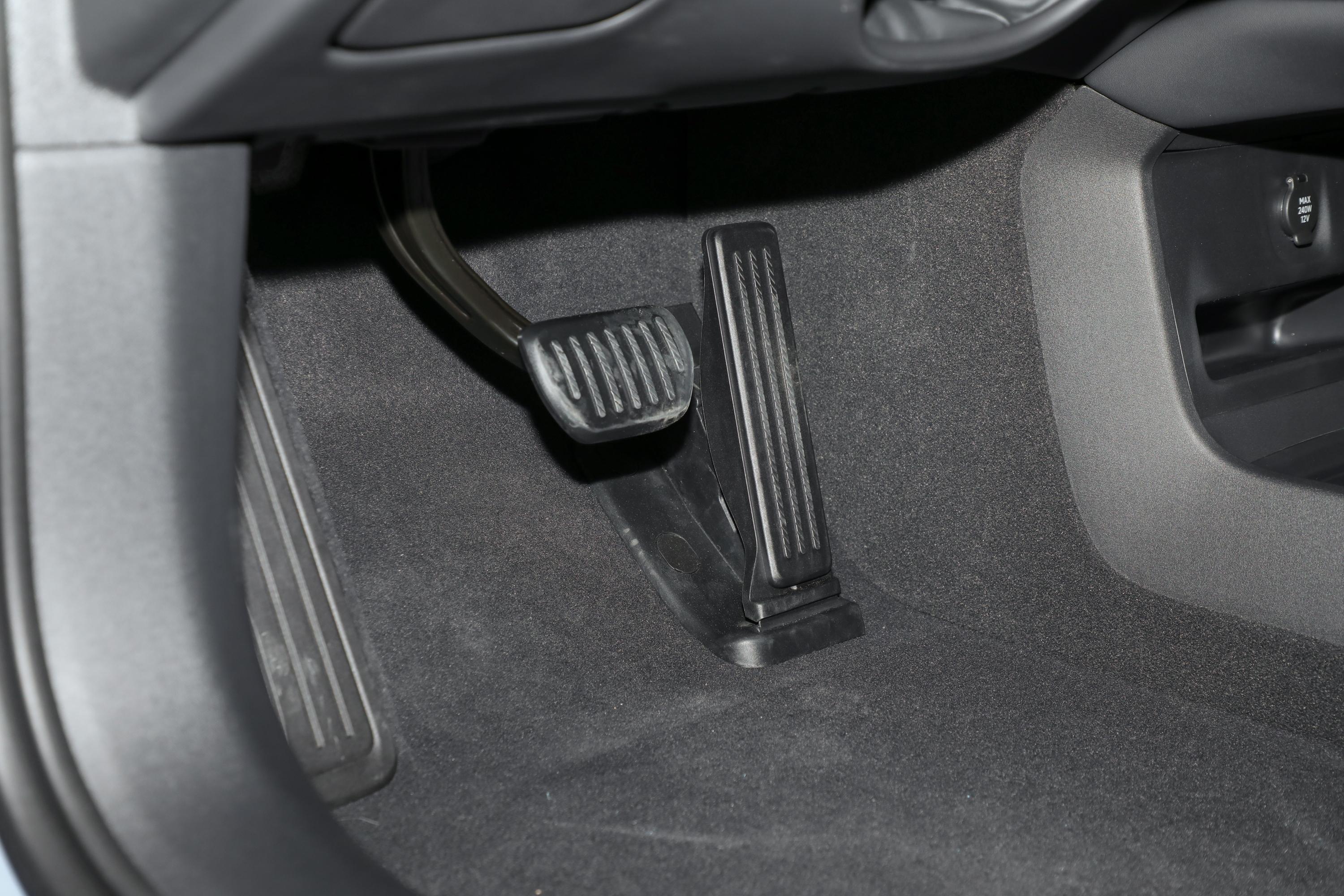 【小米SU7700km 后驱标准长续航版脚踏板图片-汽车图片大全】-易车