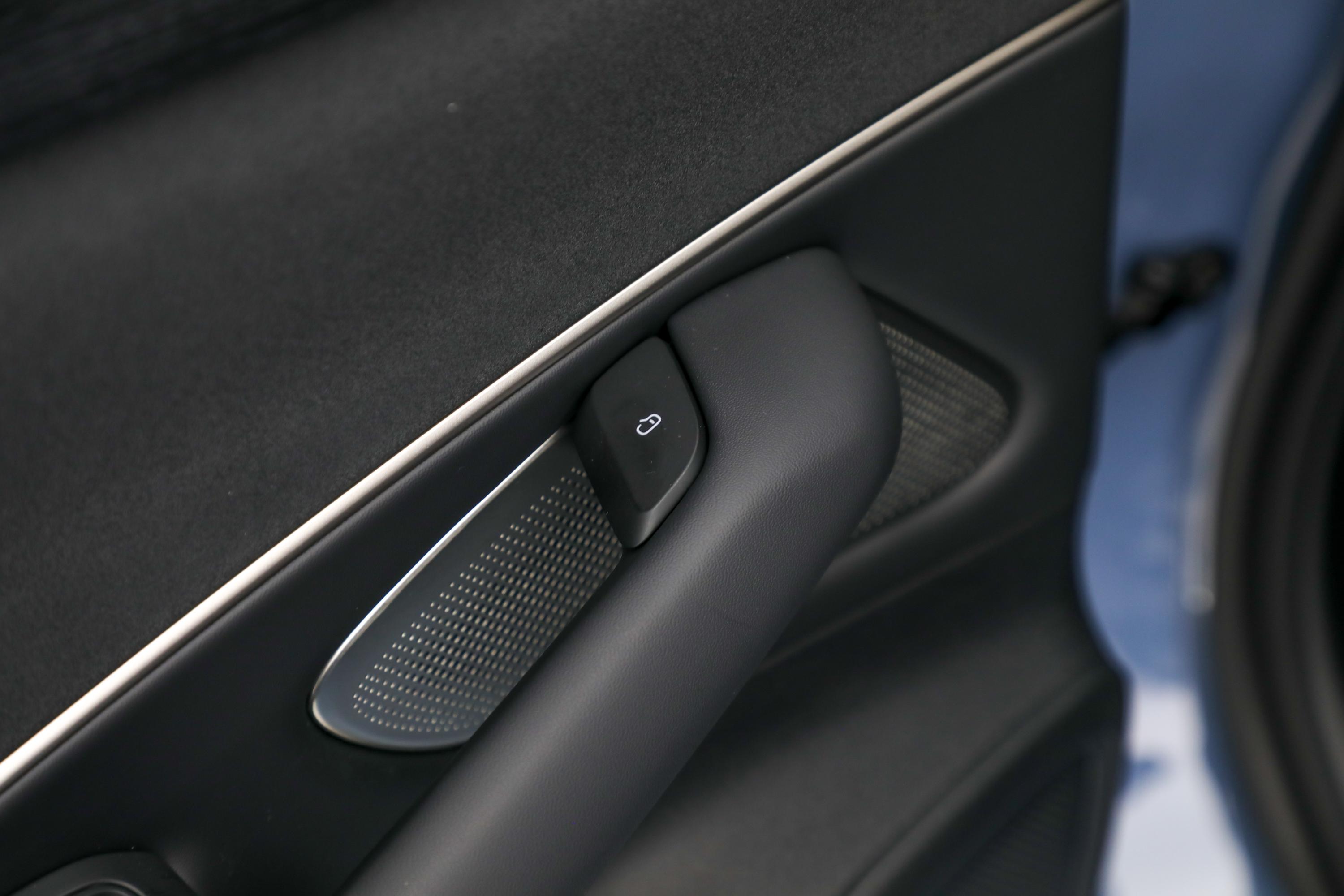 【小米SU7700km 后驱标准长续航版后排功能图片-汽车图片大全】-易车