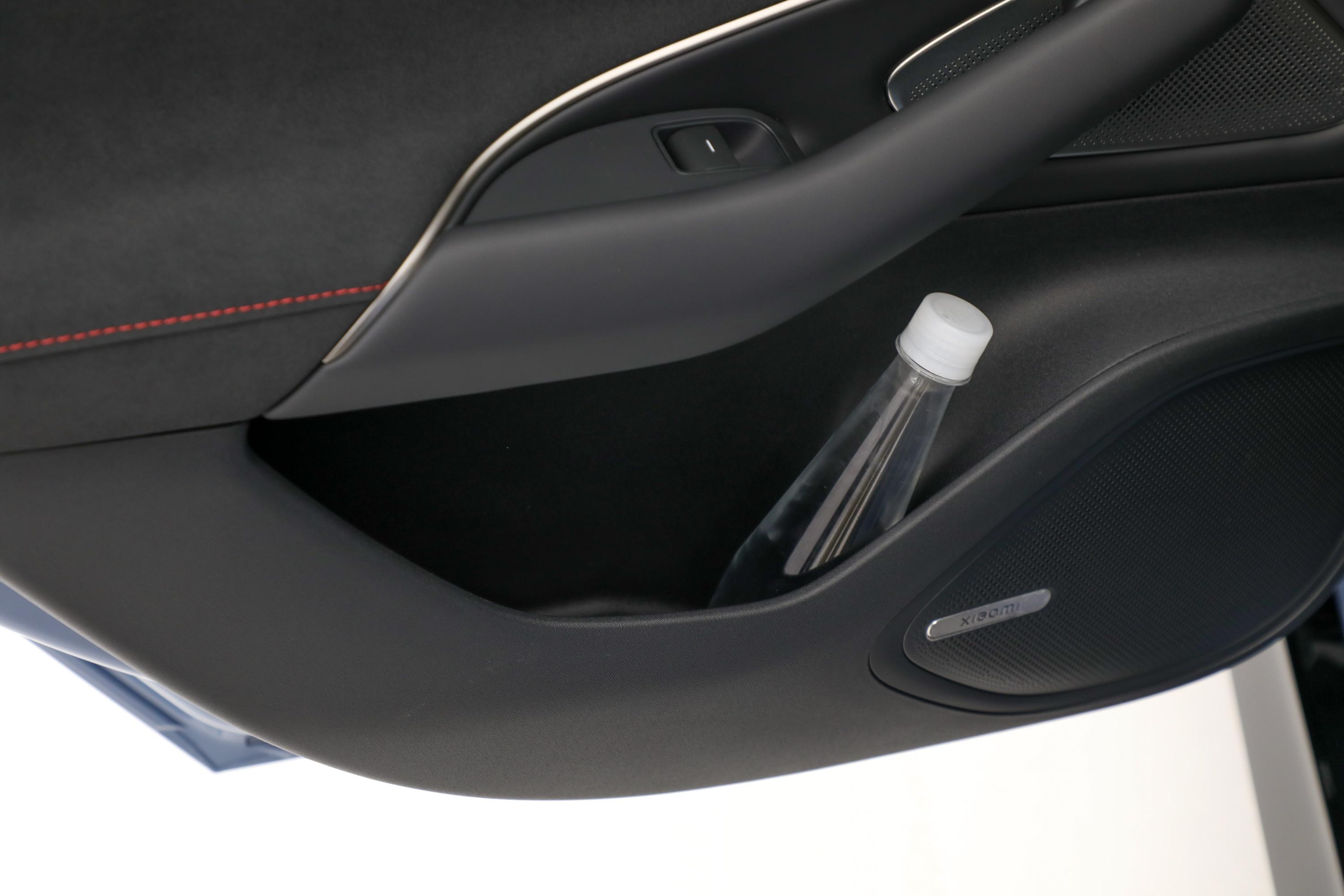 【小米SU7700km 后驱标准长续航智驾版后车窗调节图片-汽车图片大全】-易车