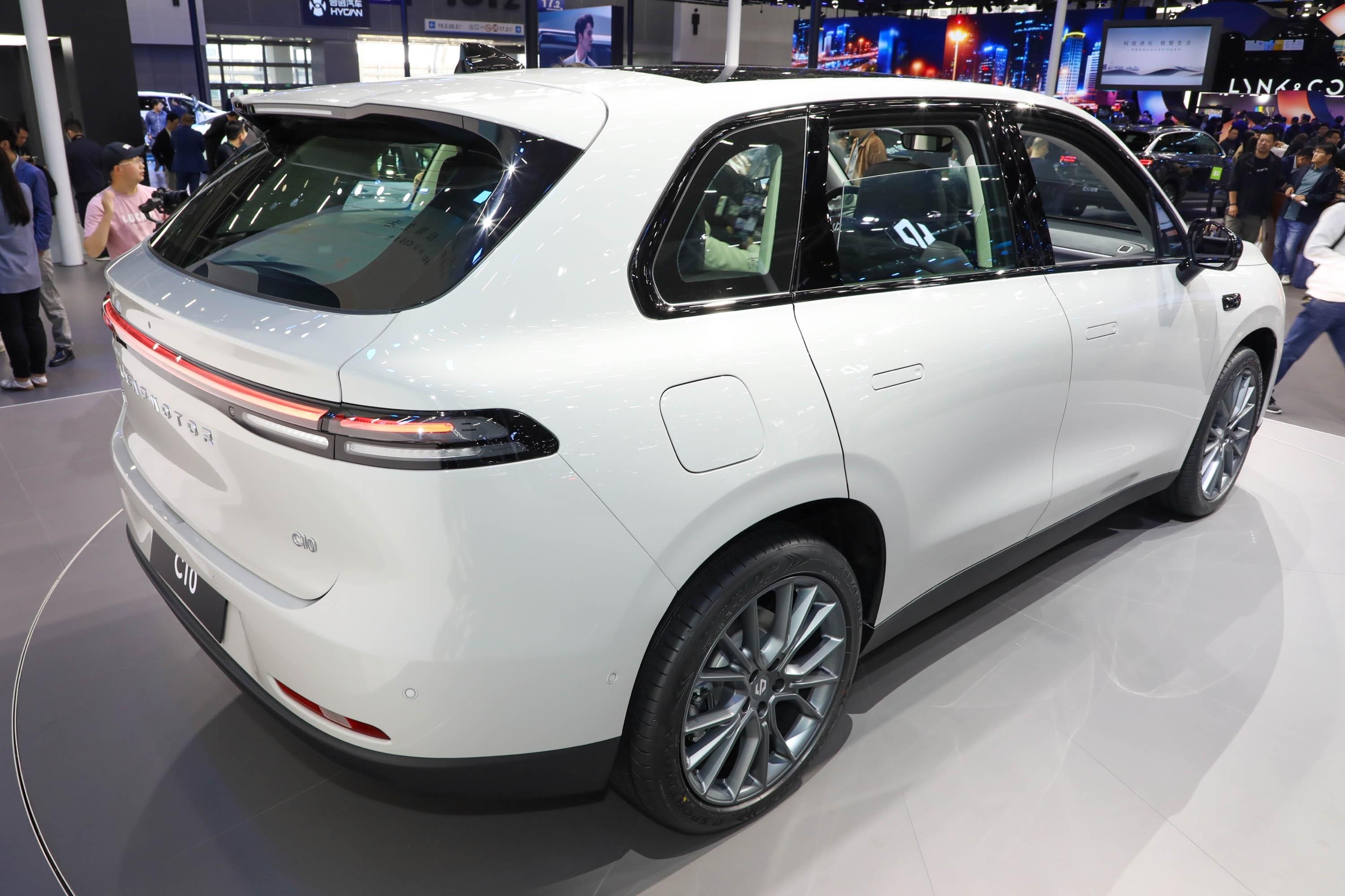 【零跑C10增程版 210km 210激光雷达版侧后45度车头向右水平图片-汽车图片大全】-易车