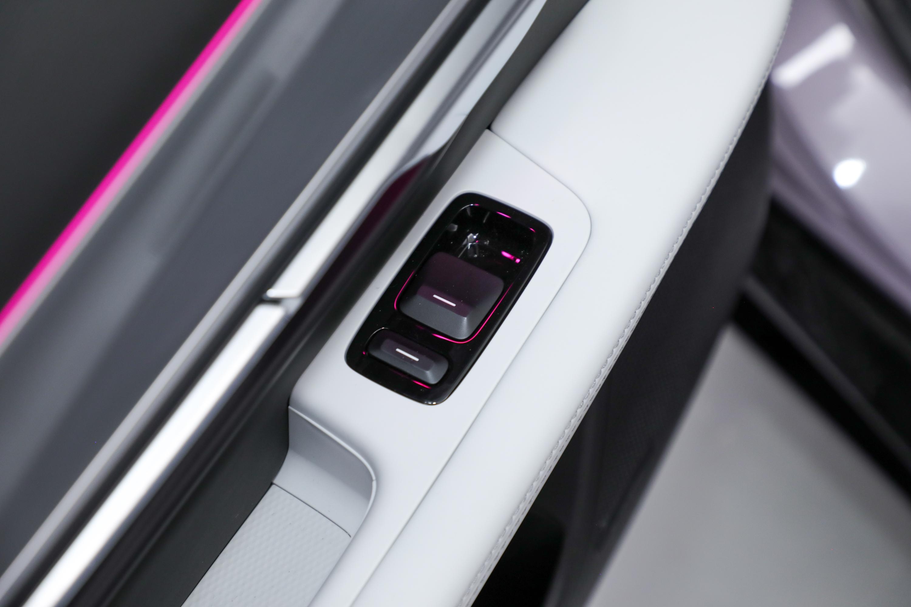 【小鹏P7P7i 702 后驱Max鹏翼版后车窗调节图片-汽车图片大全】-易车