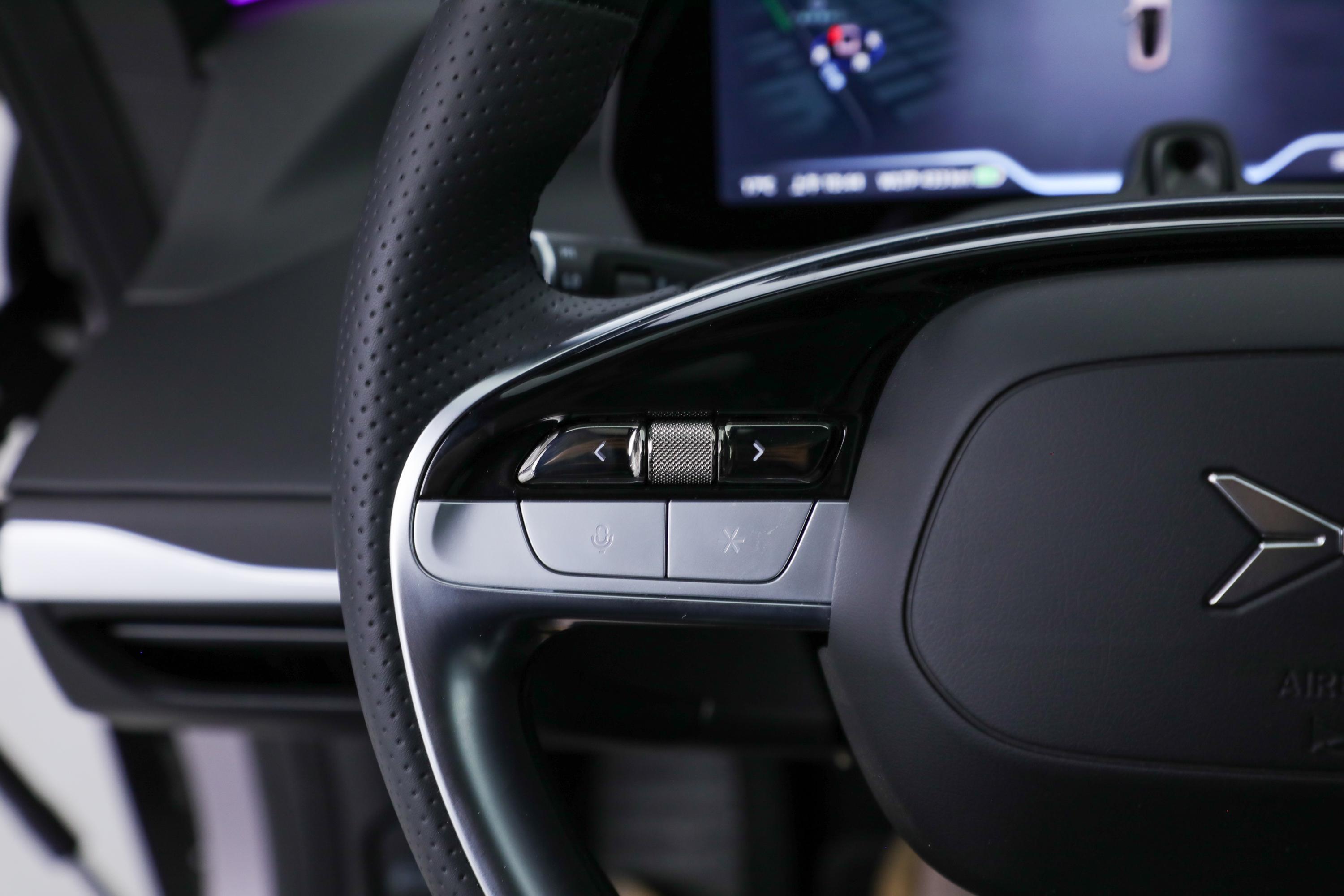 【小鹏P7P7i 702 后驱Max鹏翼版左侧方向盘功能按键图片-汽车图片大全】-易车