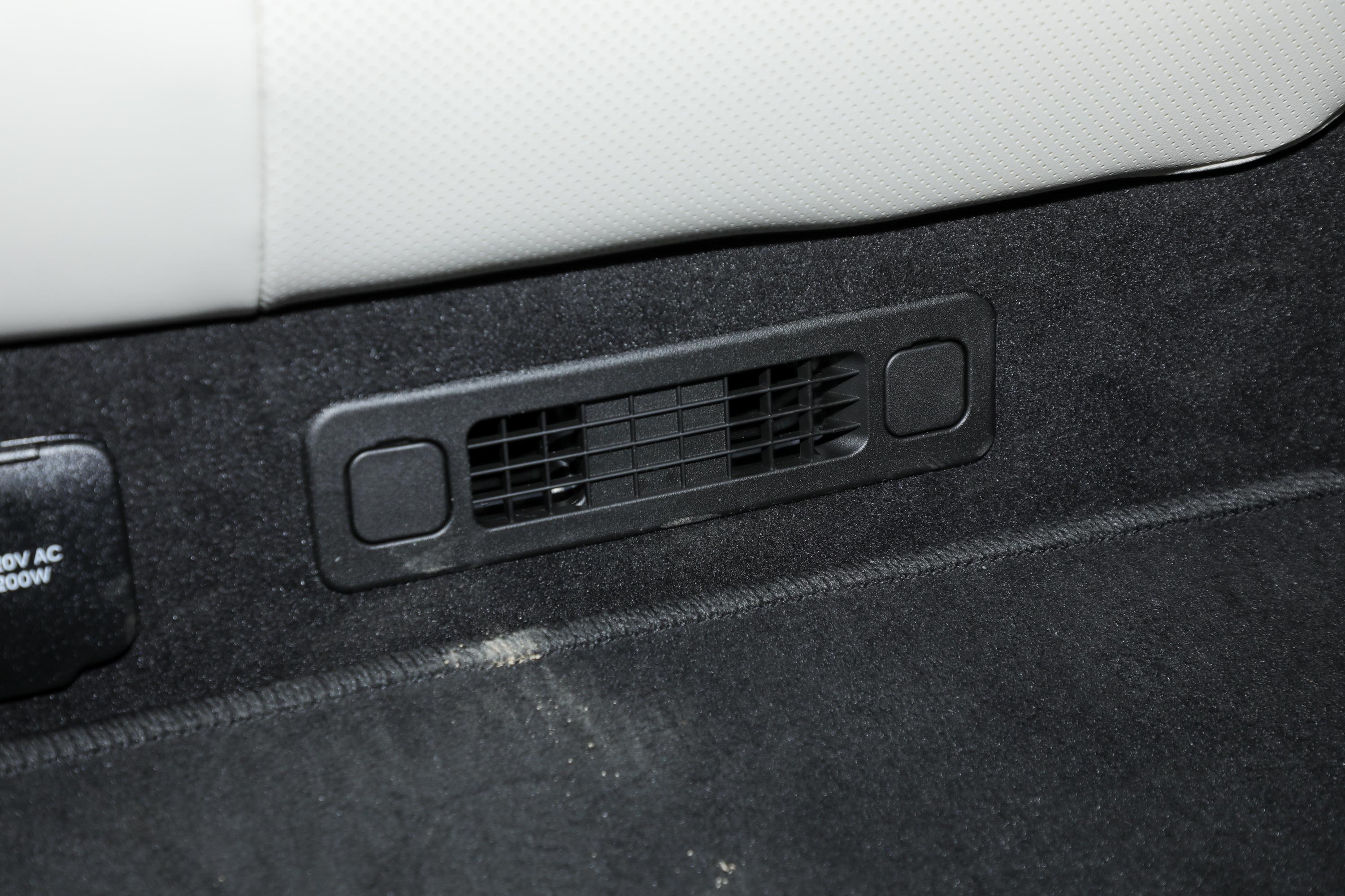 【理想L8Pro后排功能图片-汽车图片大全】-易车