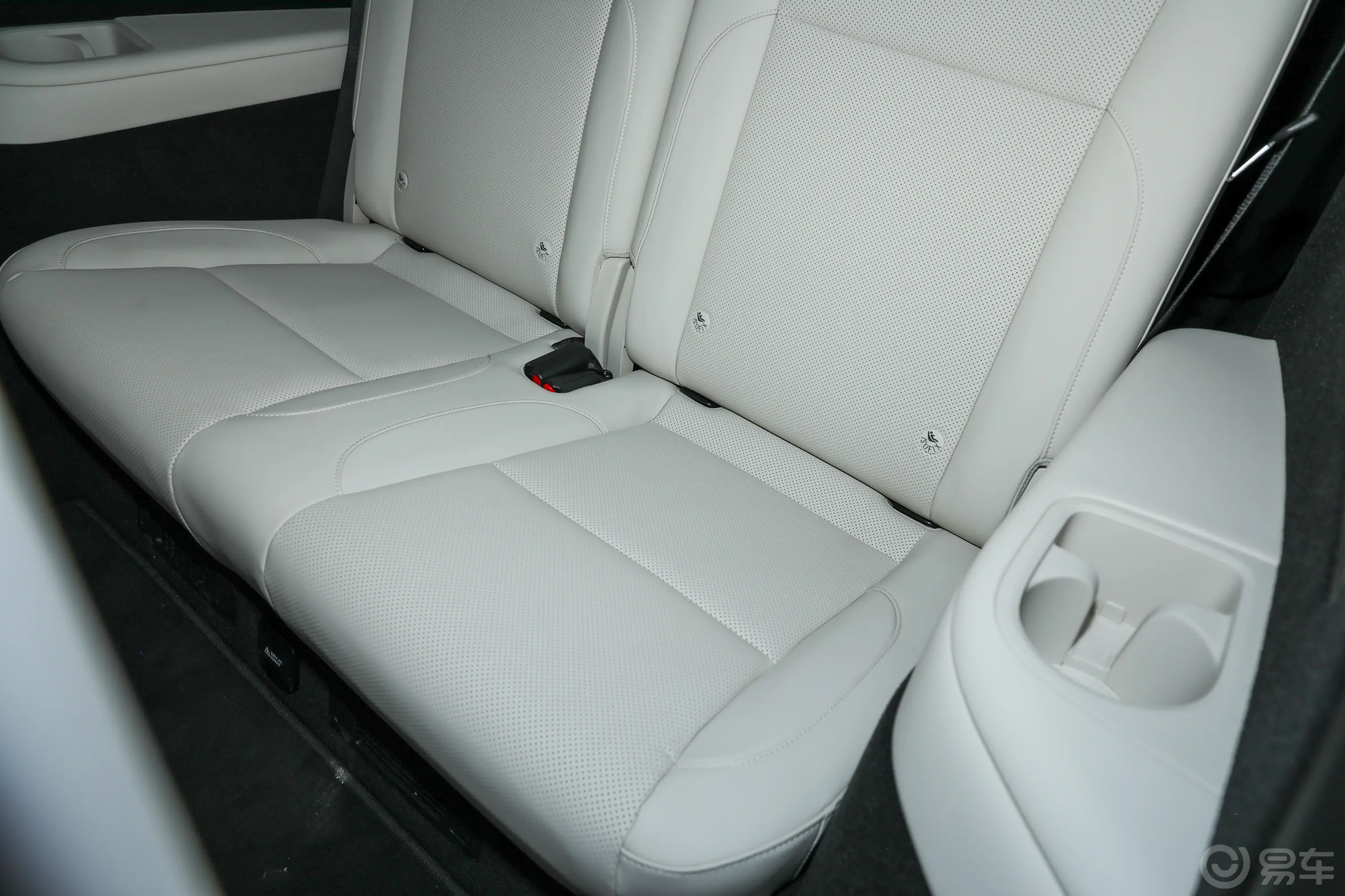 【理想L8L8 Pro后排空间图片-汽车图片大全】-易车