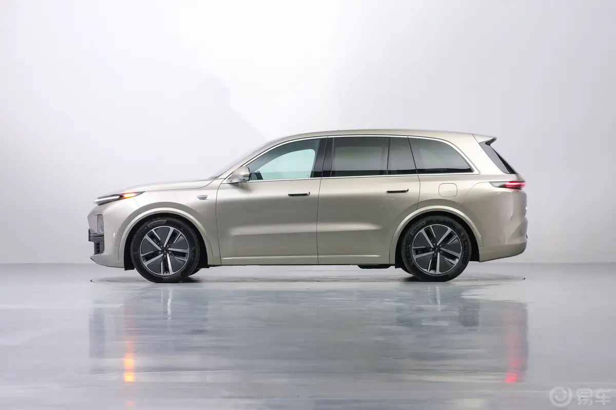 【理想L8L8 Pro正侧车头向左水平图片-汽车图片大全】-易车