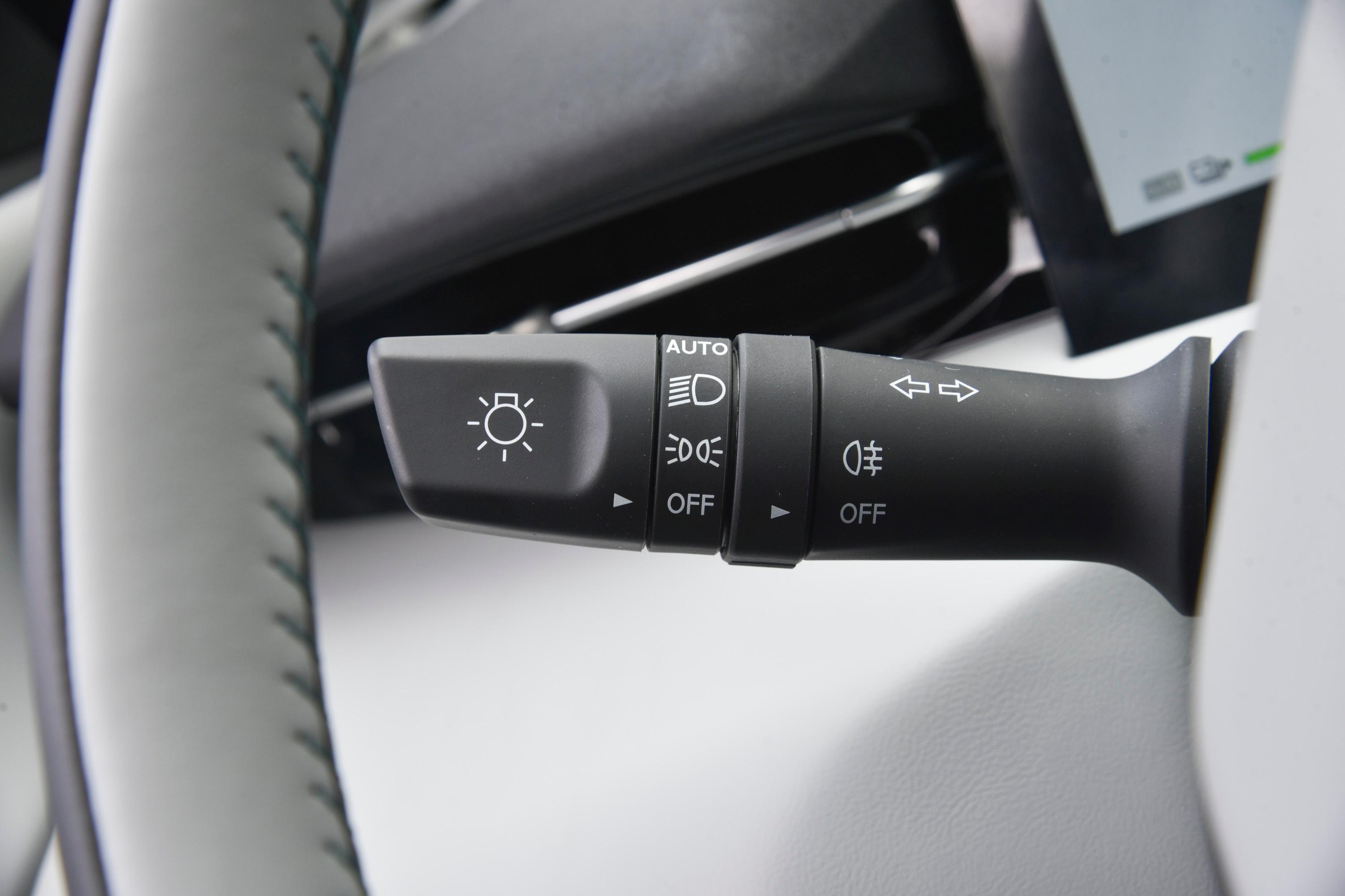 【长安UNI-Z新能源蓝鲸智电iDD 1.5L 125km 超越型内饰图片-汽车图片大全】-易车