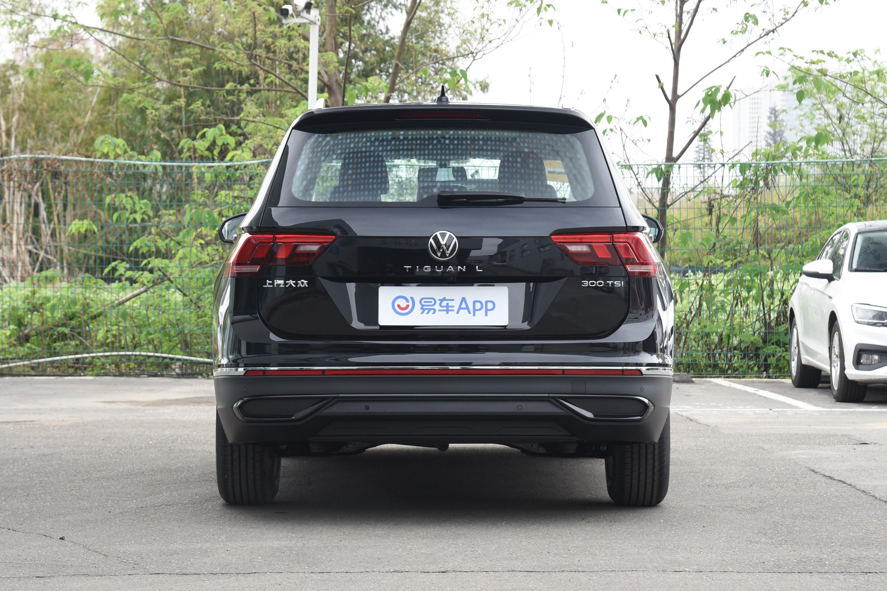 【途观L出众款 300TSI 两驱龙腾版 5座正后水平图片-汽车图片大全】-易车