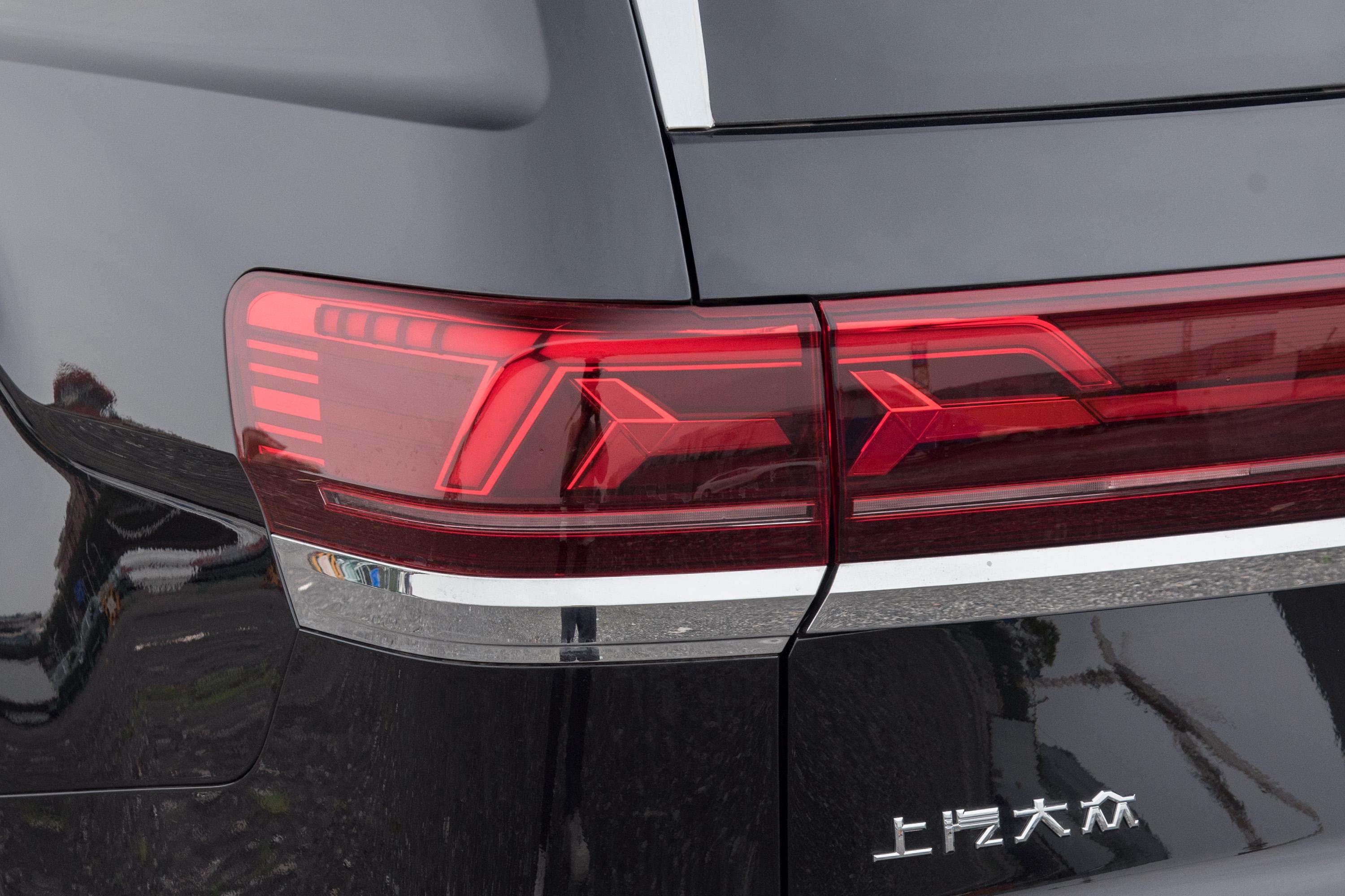 【途昂出众款 530 V6 四驱龙祥版尾灯侧45度俯拍图片-汽车图片大全】-易车