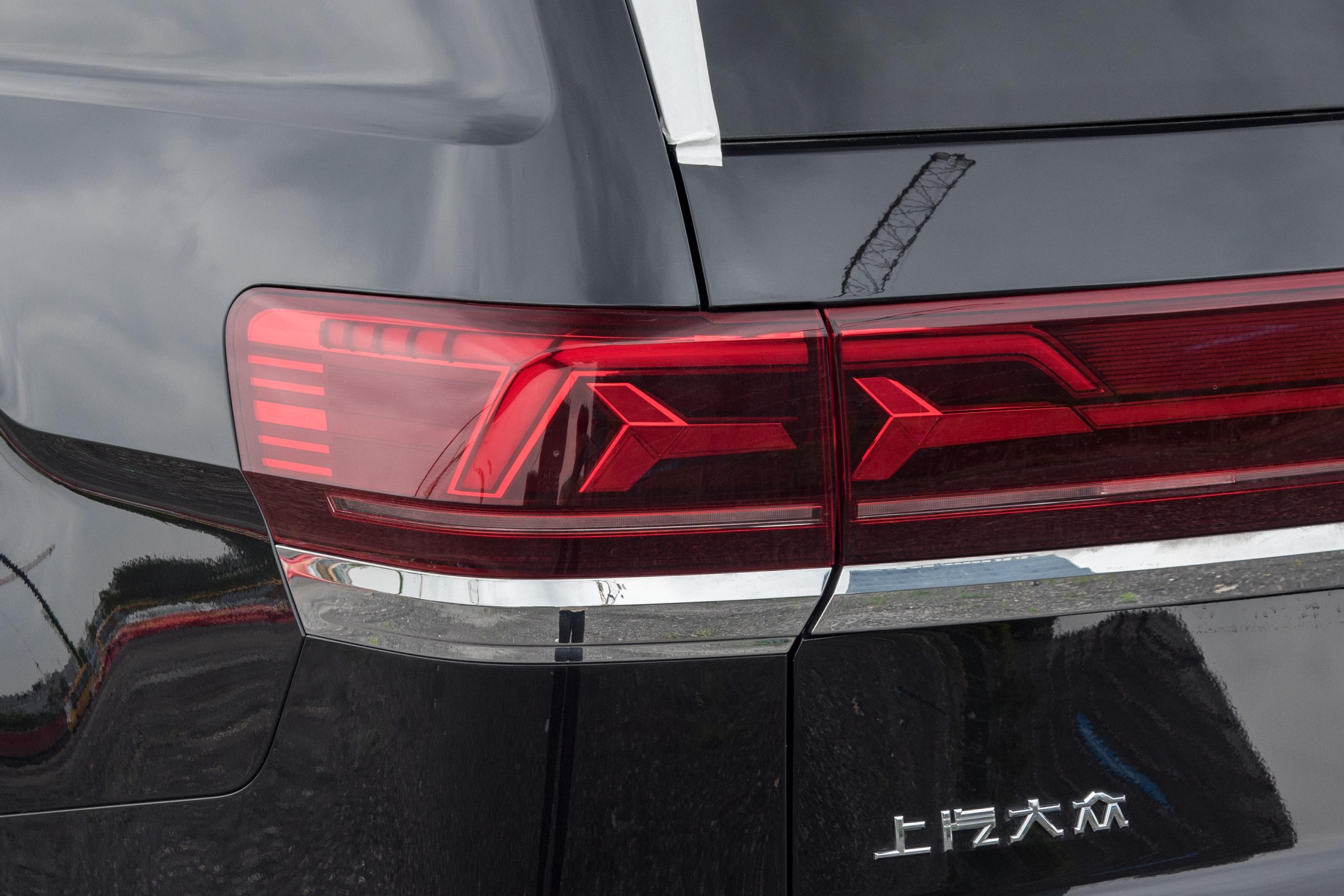 【途昂出众款 530 V6 四驱龙耀版尾灯侧45度俯拍图片-汽车图片大全】-易车