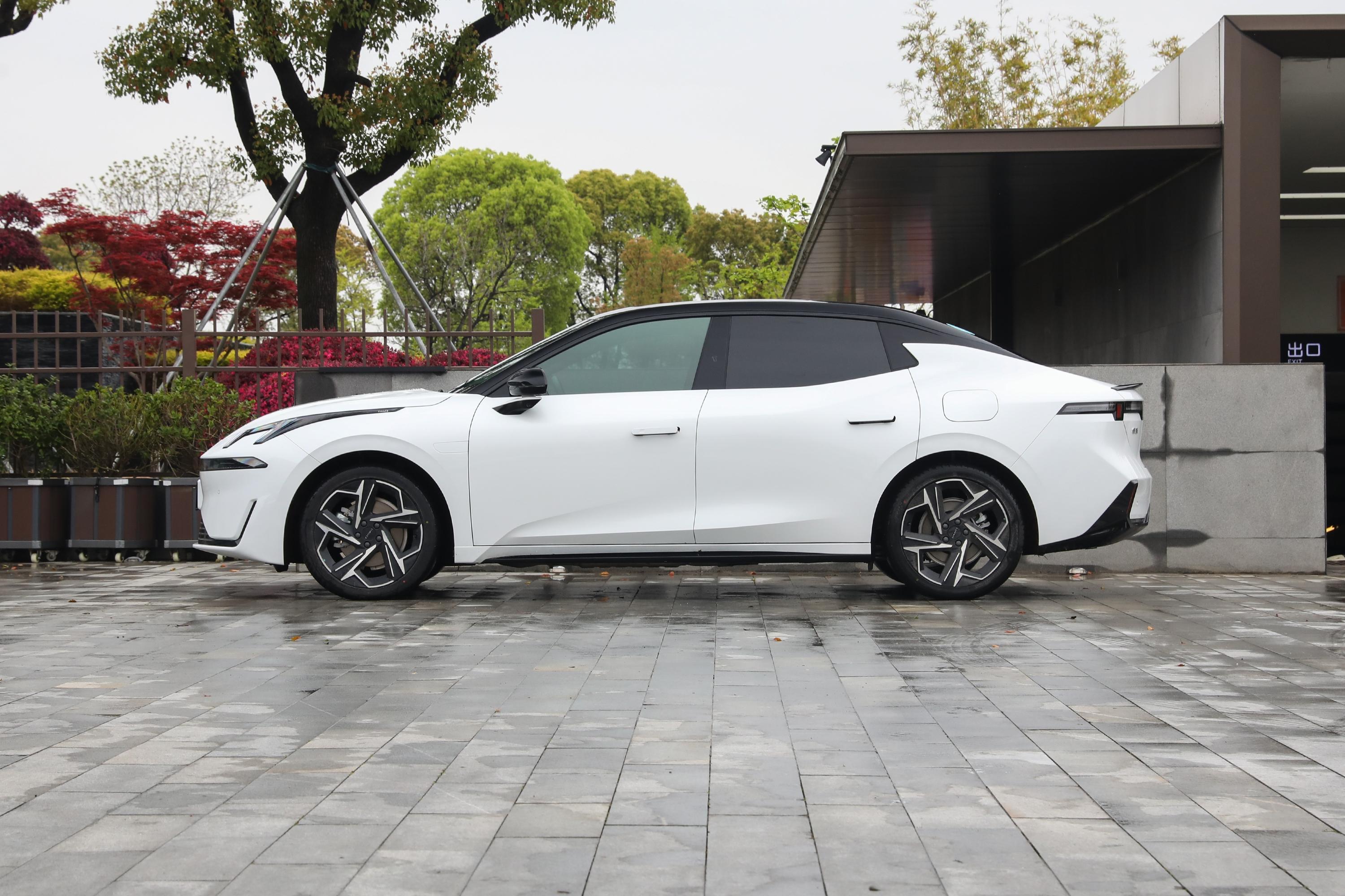 【领克07EM-P 1.5T 126km 长续航Halo正侧车头向左水平图片-汽车图片大全】-易车