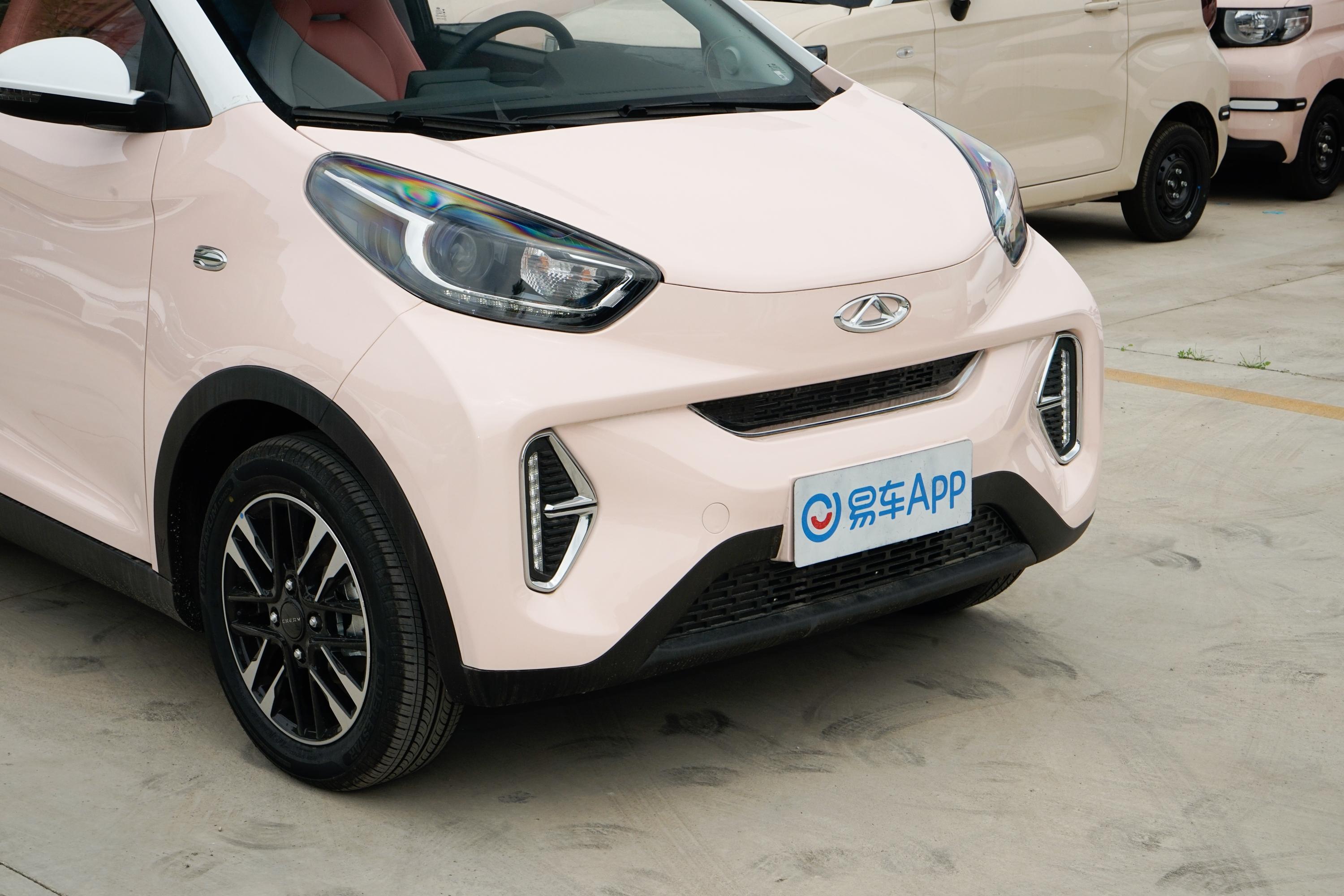 【小蚂蚁青春版 251km 真爱版 25.05kWh前格栅侧俯拍图片-汽车图片大全】-易车