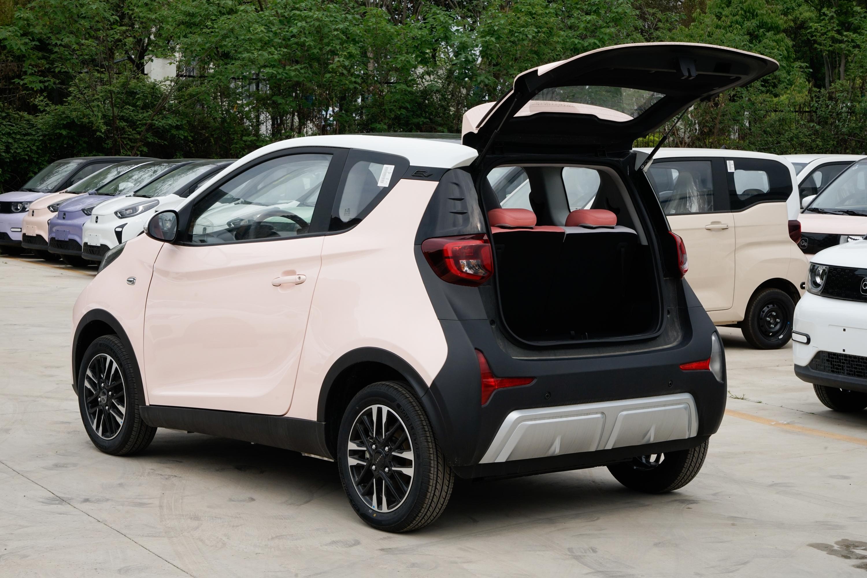 【小蚂蚁青春版 251km 真爱版 25.05kWh后备厢开启45度侧拍图片-汽车图片大全】-易车