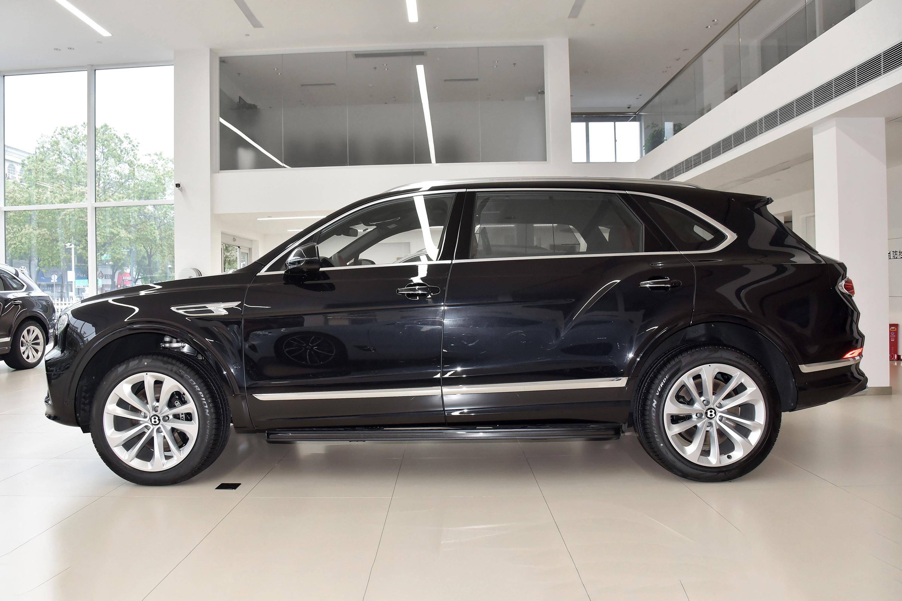 【添越4.0T V8 长轴距版正侧车头向左水平图片-汽车图片大全】-易车