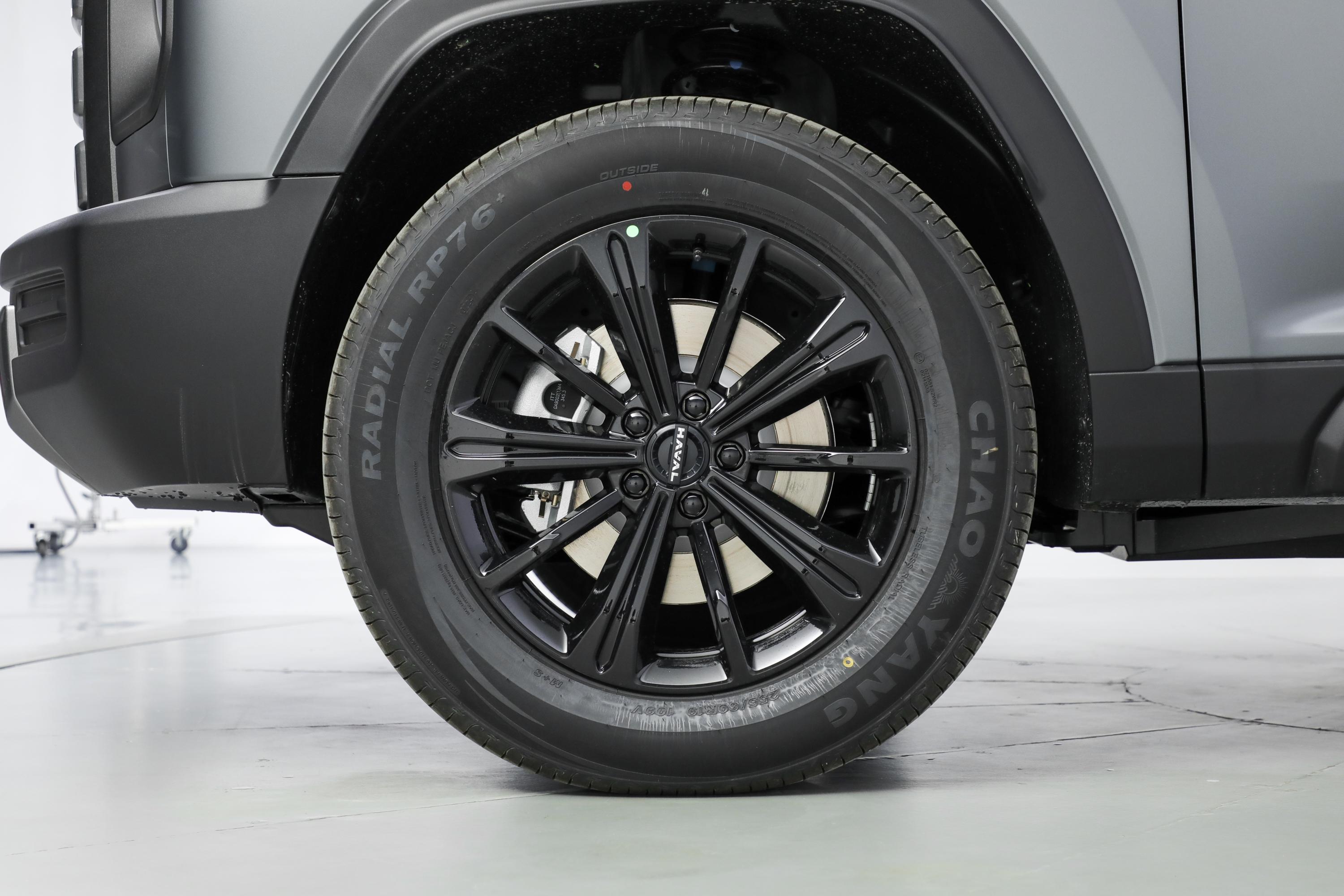 【哈弗猛龙PHEV1.5T Hi4 145km 穿越版前轮毂造型图片-汽车图片大全】-易车