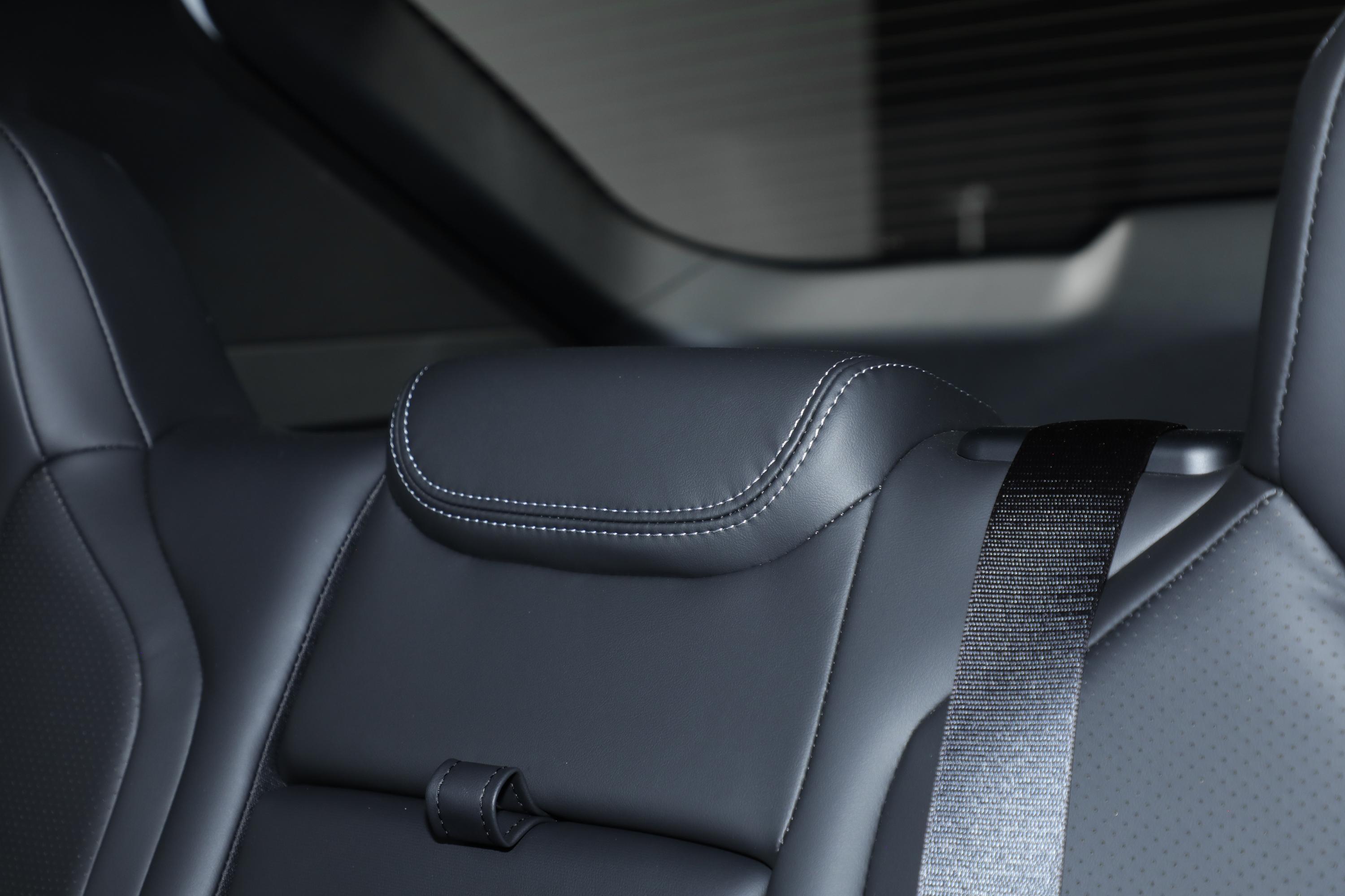 【风神L7插电混动 1.5T 205km 205Plus后排空间图片-汽车图片大全】-易车