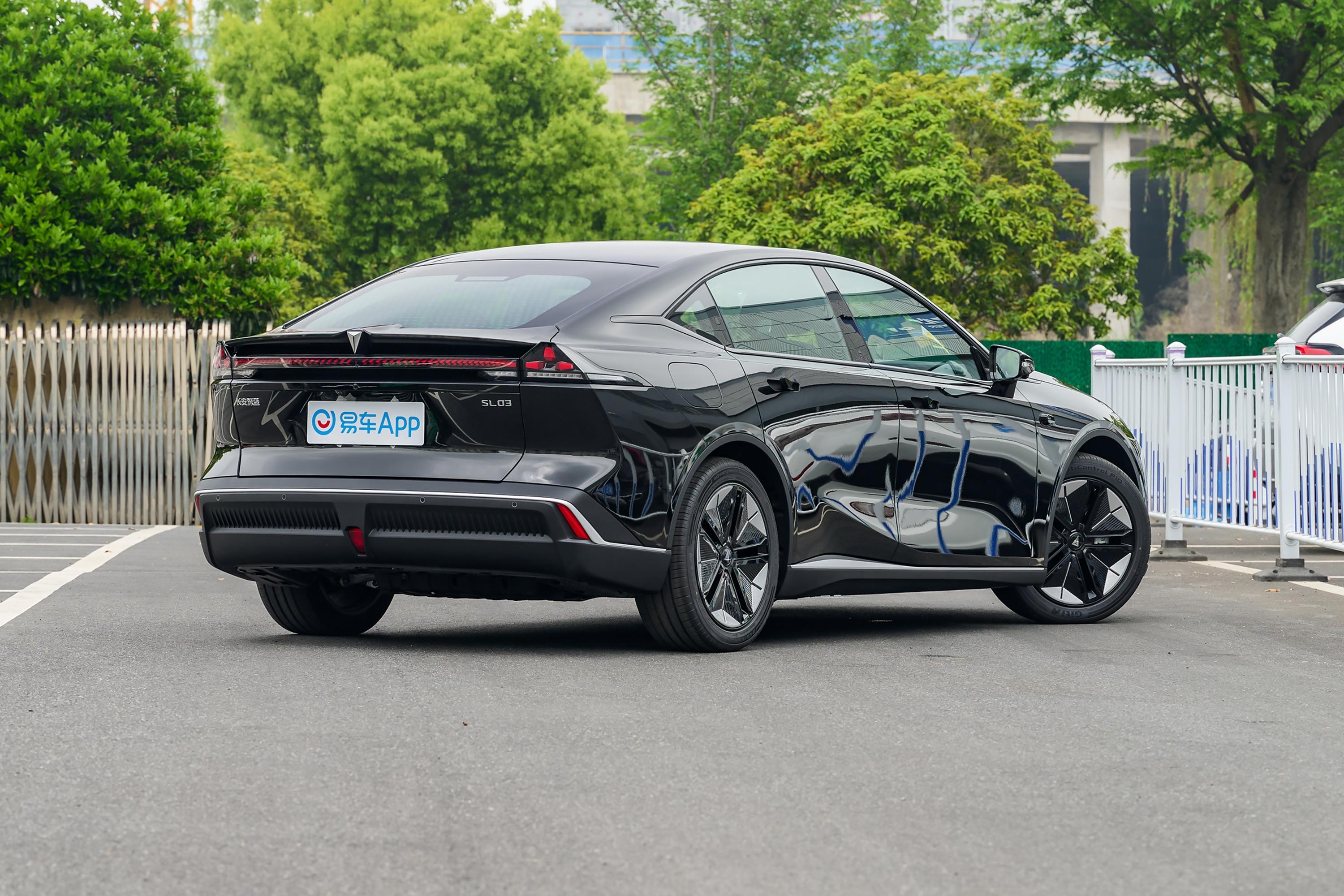 【深蓝SL03纯电版 530km Plus侧后45度车头向右水平图片-汽车图片大全】-易车