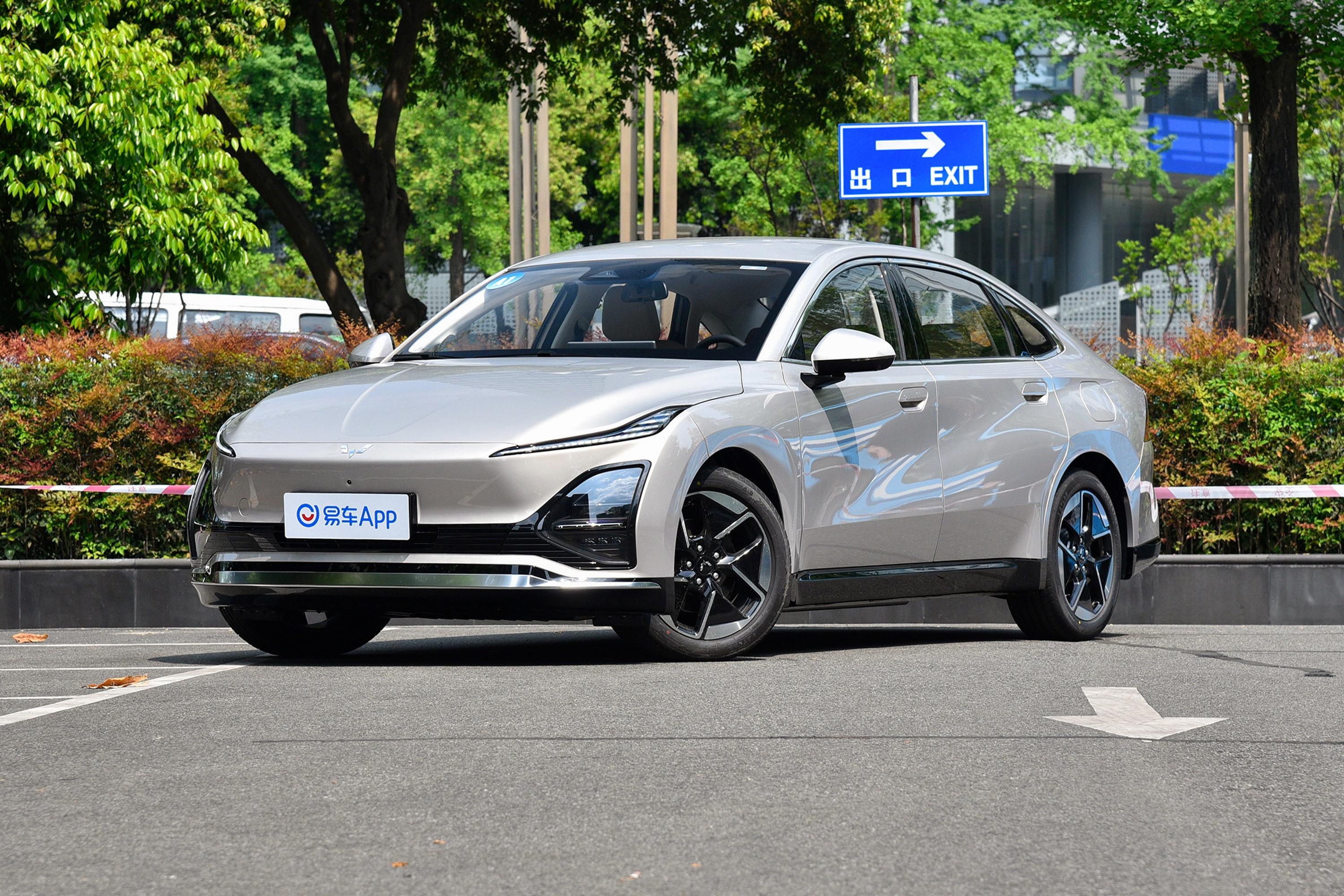 【五菱星光纯电动 共创版 510km 进阶版侧前45度车头向左水平图片-汽车图片大全】-易车