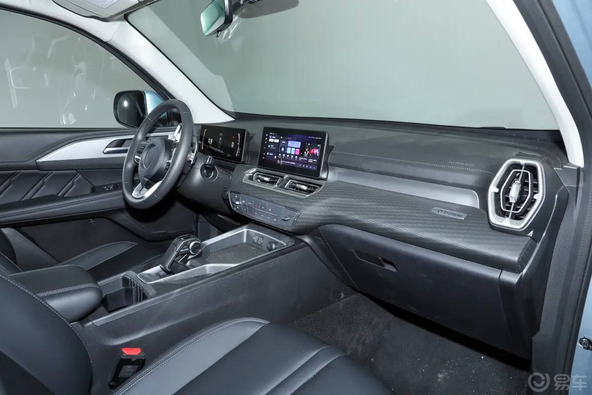 【金刚炮2.0T 自动四驱平箱领航型(8AT) 柴油内饰全景副驾方向图片-汽车图片大全】-易车