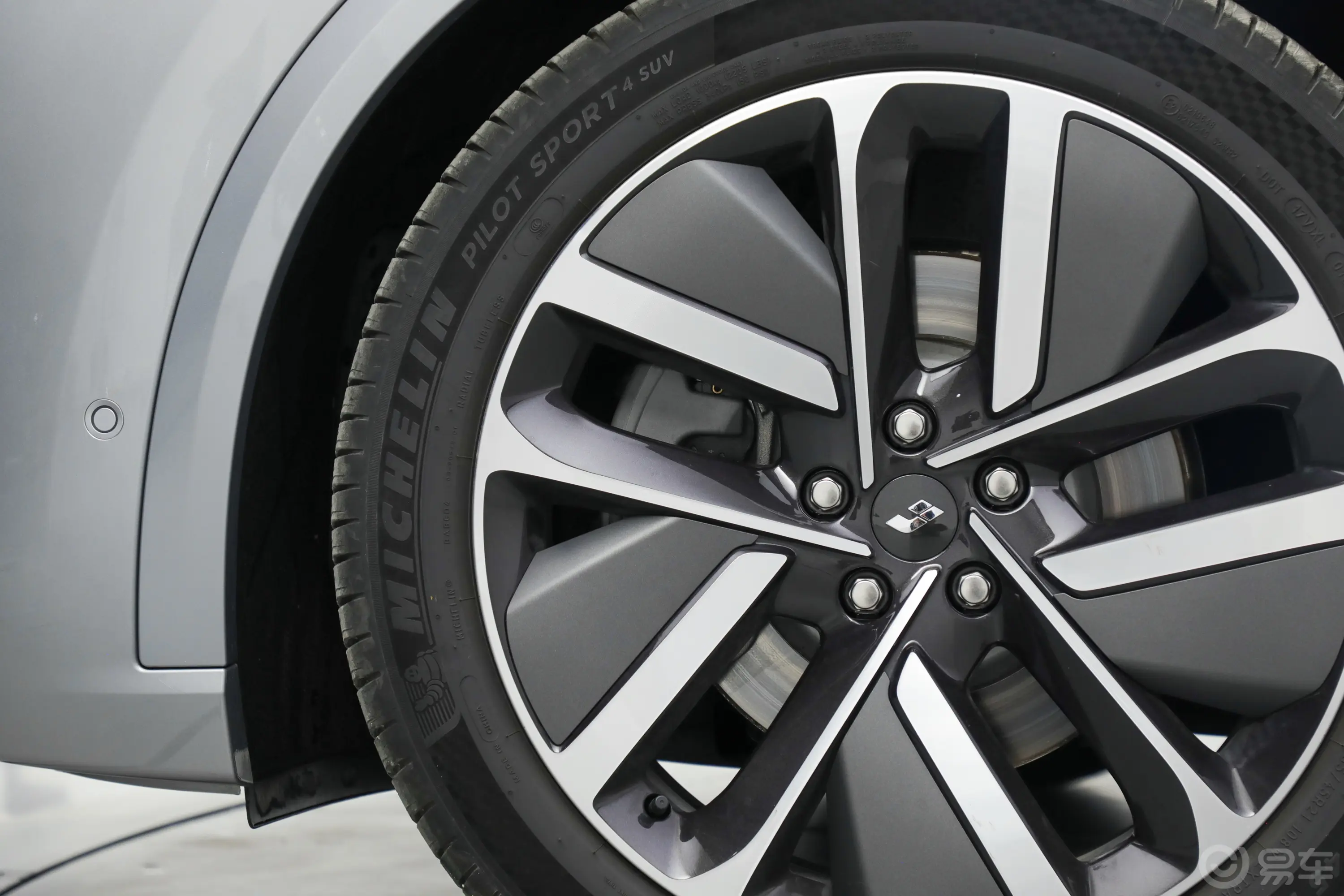 【理想L9L9 Ultra前刹车卡钳图片-汽车图片大全】-易车