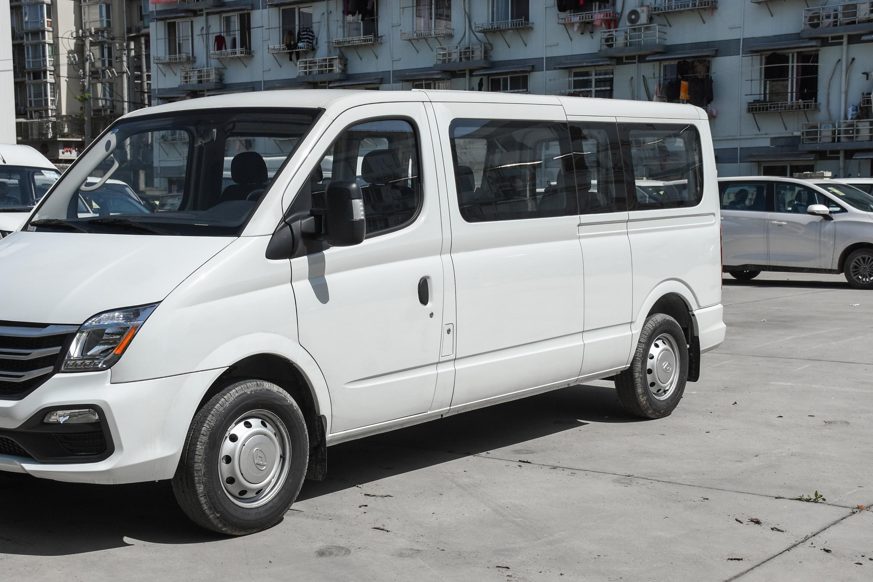 【新途V80傲运通 2.0T AMT长轴超低顶超值版 6/7/8/9座外观细节图片-汽车图片大全】-易车