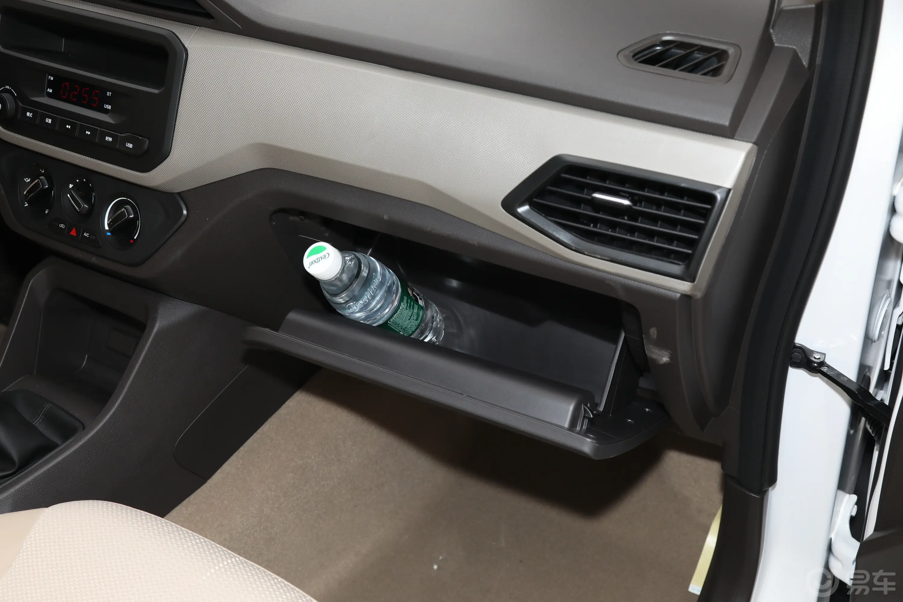 【五菱宏光S1.5L 手动标准版 5座副驾驶位图片-汽车图片大全】-易车