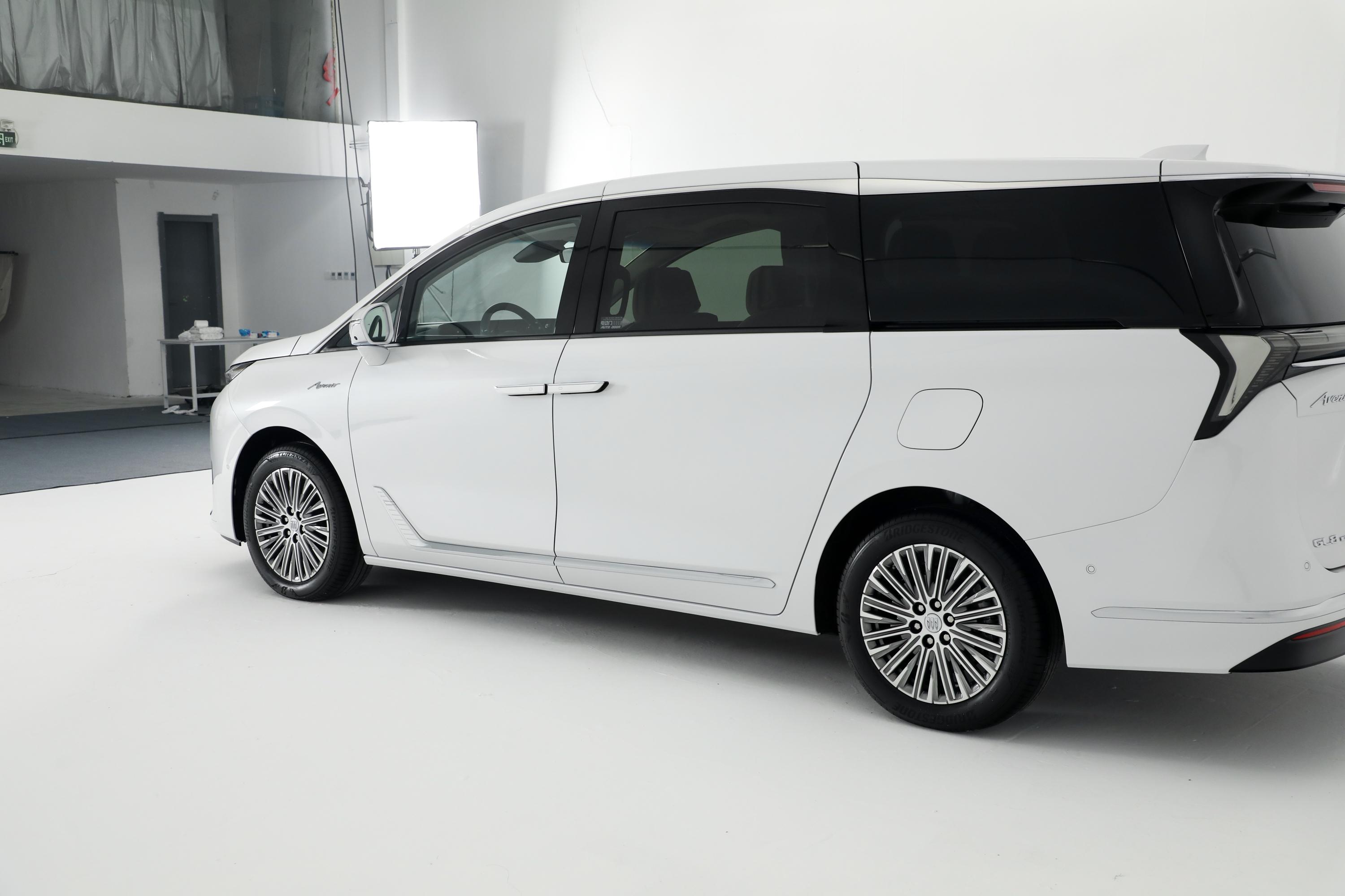 【别克GL8 插电混动陆尊 1.5T 138km 奢享版 7座外观细节图片-汽车图片大全】-易车