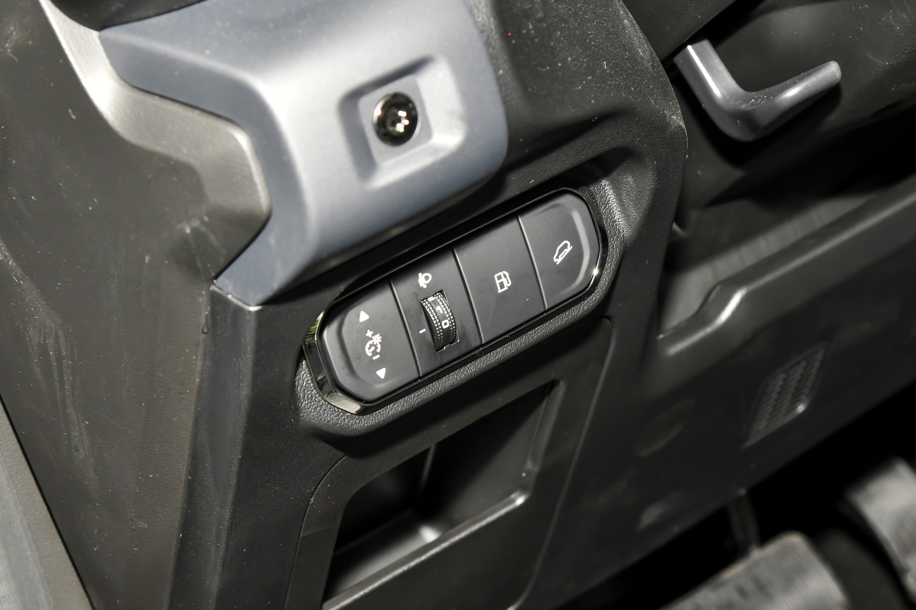 【哈弗猛龙PHEV1.5T Hi4 145km Pro主驾驶位图片-汽车图片大全】-易车