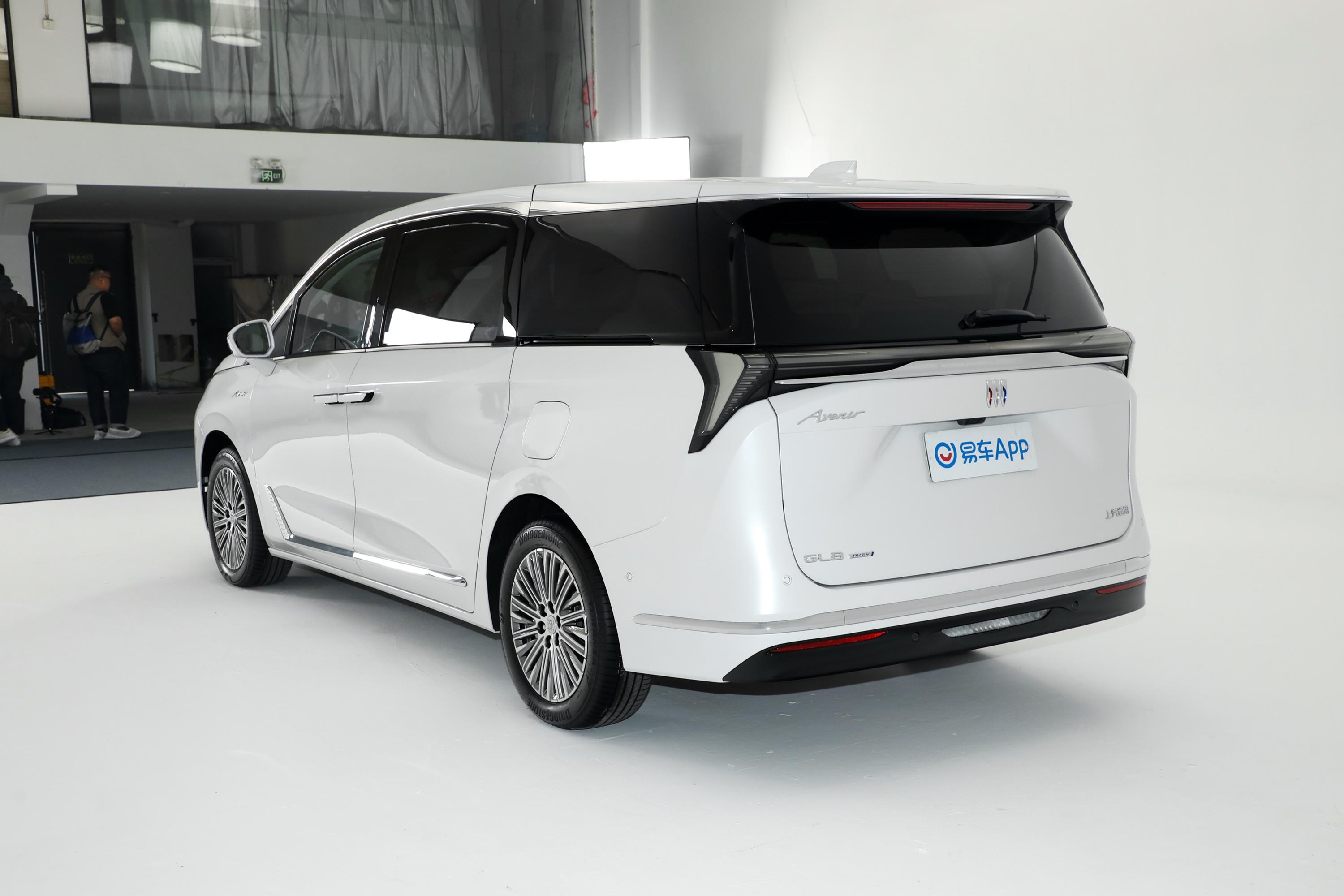 【别克GL8 插电混动陆尊 1.5T 138km 奢享版 7座侧后45度车头向左水平图片-汽车图片大全】-易车