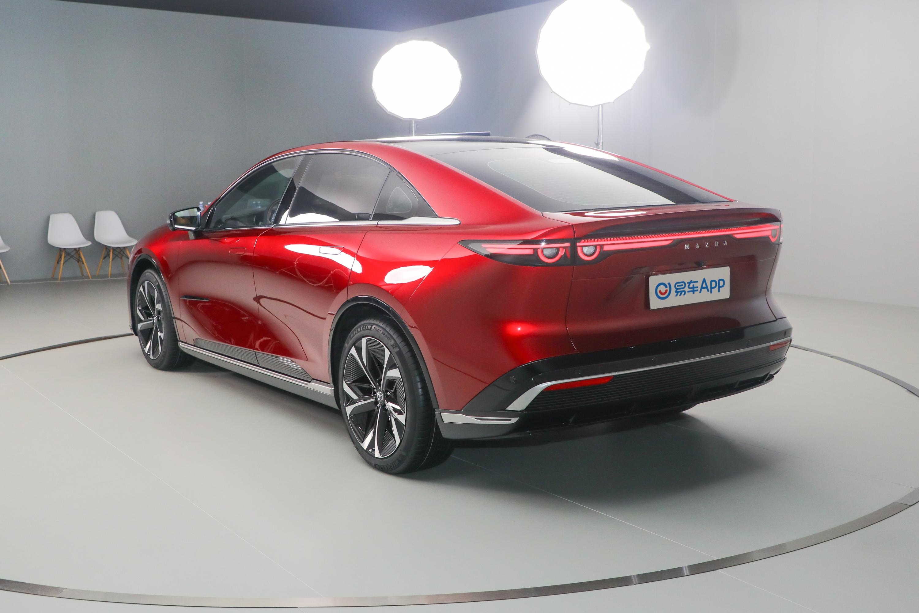 【马自达EZ-6纯电版 600km 智尊版侧后45度车头向左水平图片-汽车图片大全】-易车