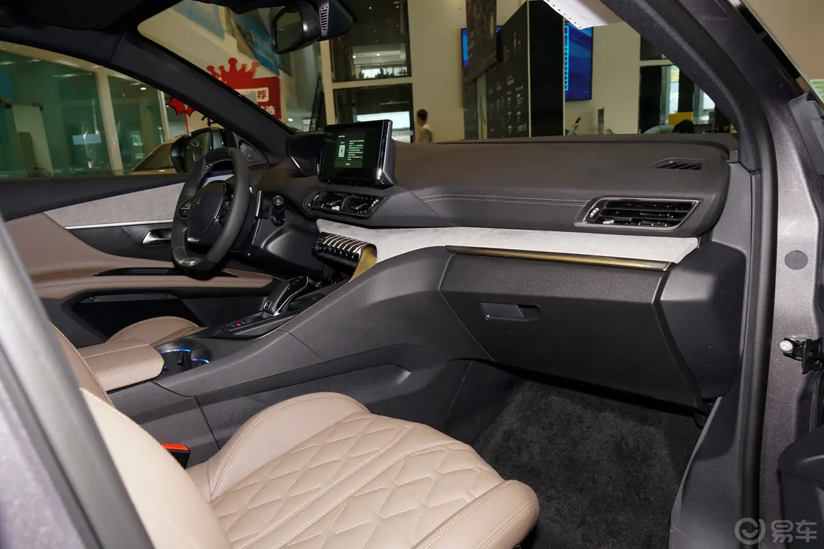 【标致5008改款 400THP 旗舰荣耀版 7座内饰全景副驾方向图片-汽车图片大全】-易车
