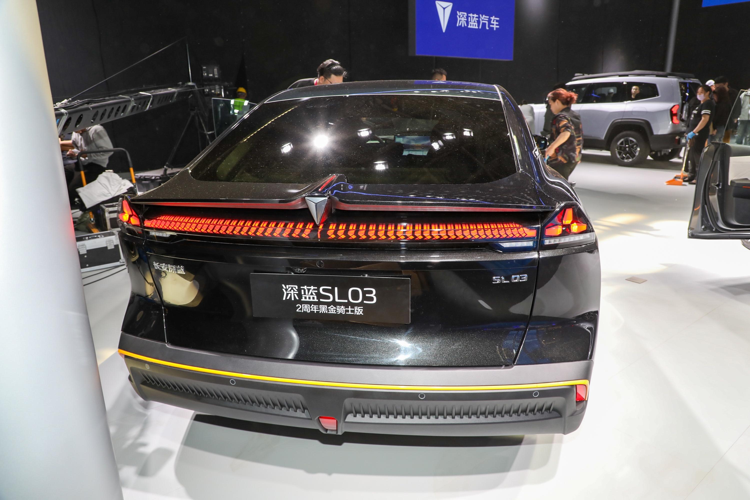 【深蓝SL03增程版 200km Max 2周年黑金骑士版外观图片-汽车图片大全】-易车