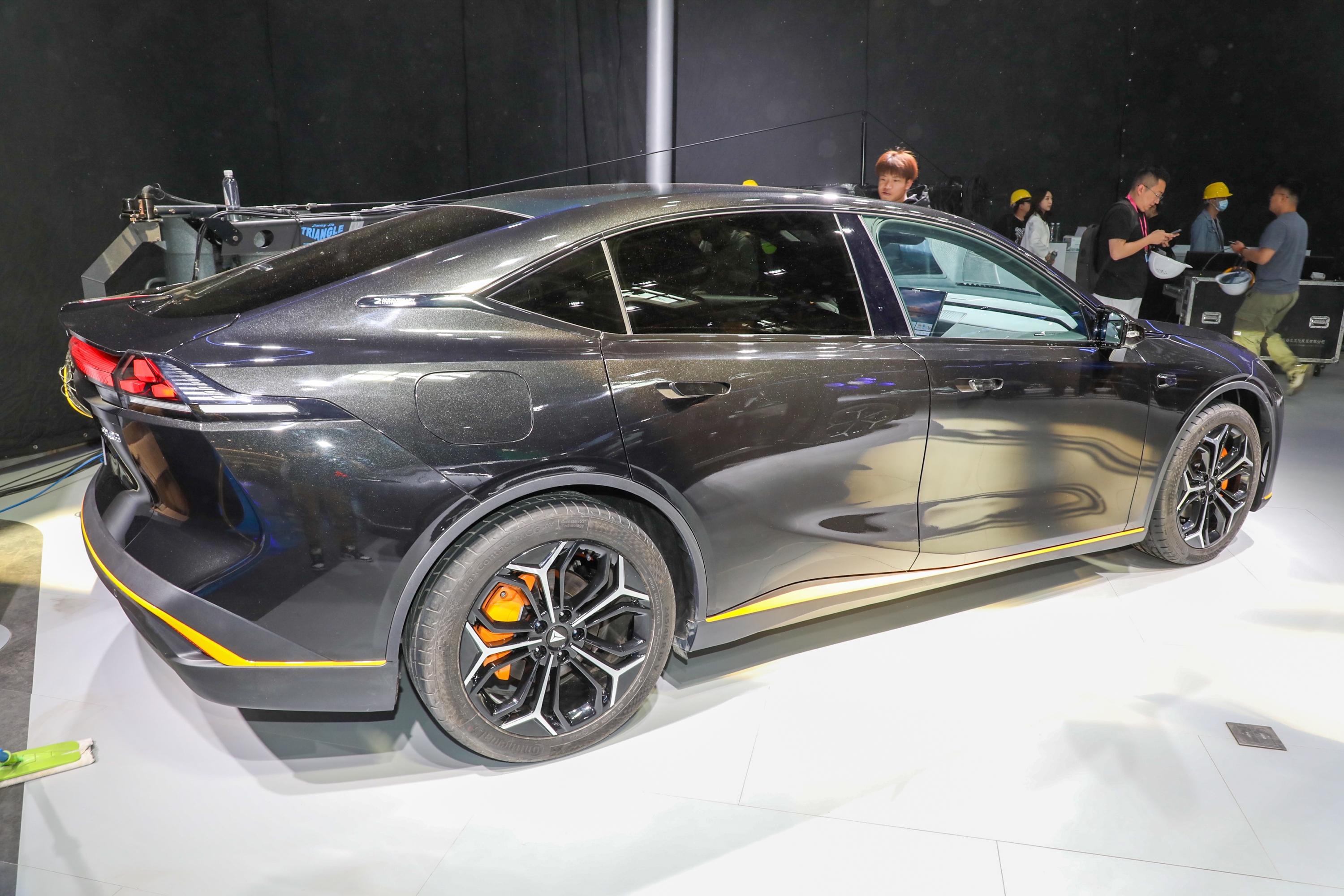 【深蓝SL03增程版 200km Max 2周年黑金骑士版外观图片-汽车图片大全】-易车