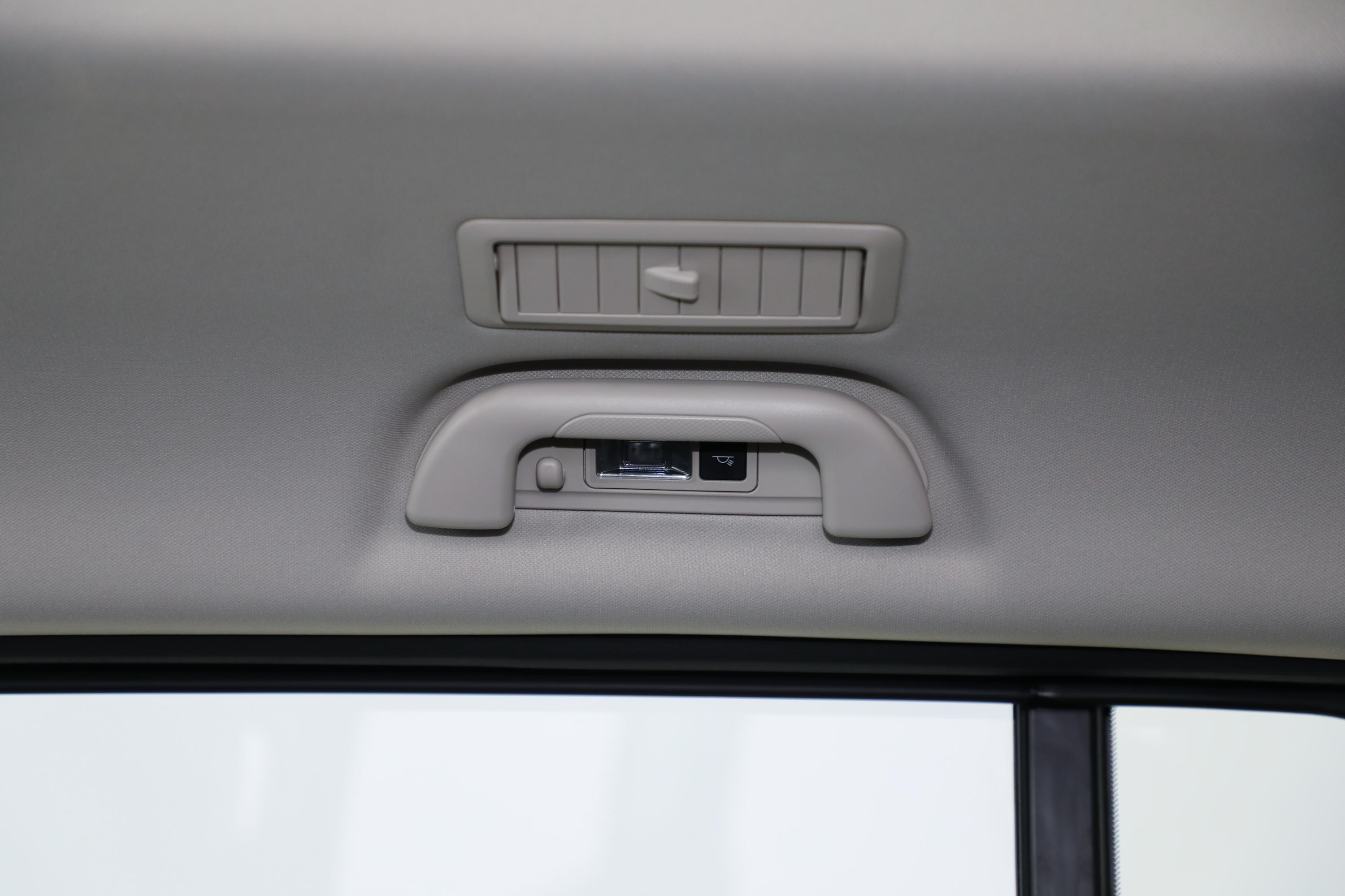 【哈弗H92.0T 极境版 7座 汽油后排功能图片-汽车图片大全】-易车