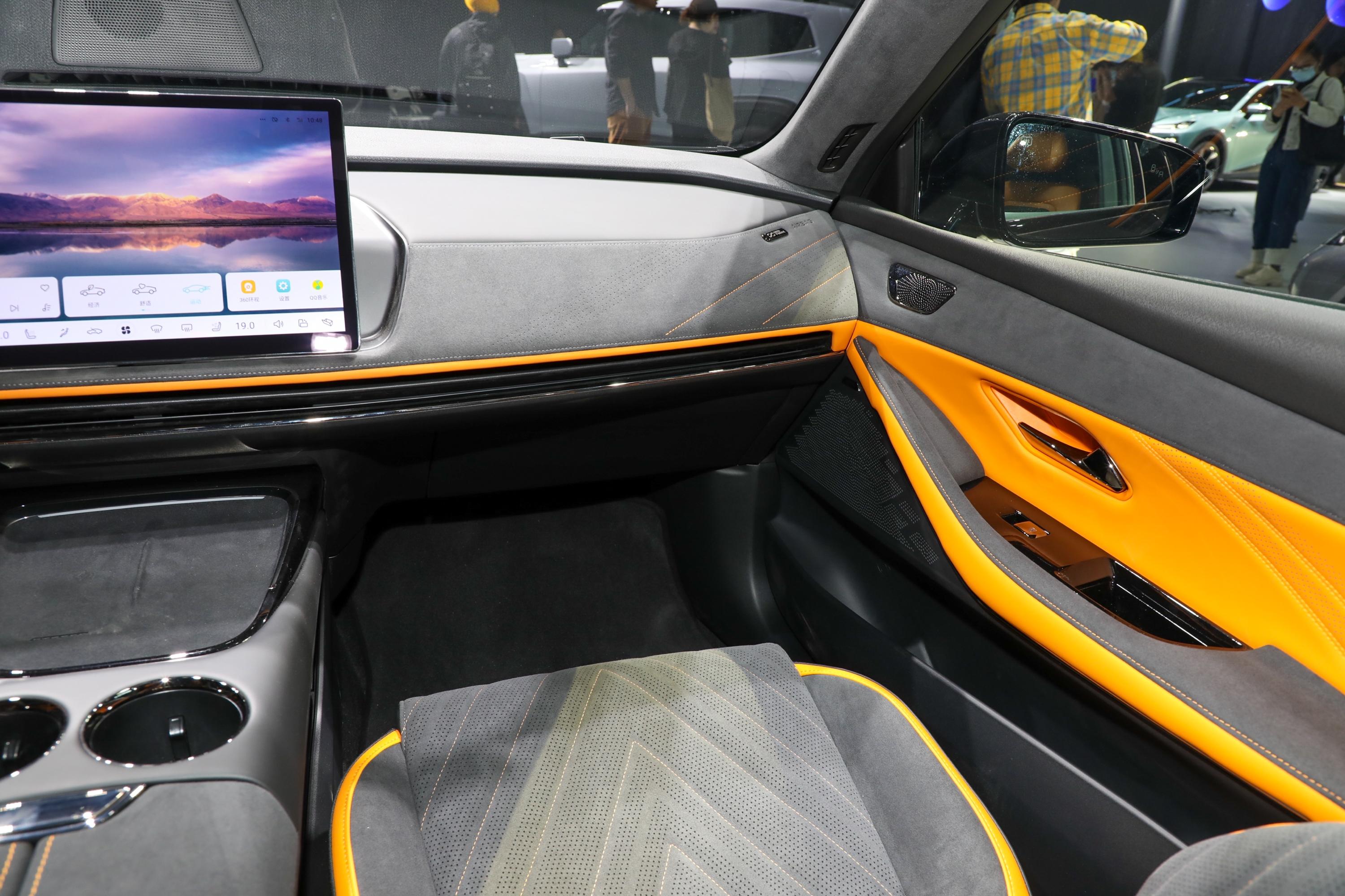 【深蓝SL03增程版 200km Max 2周年黑金骑士版内饰图片-汽车图片大全】-易车