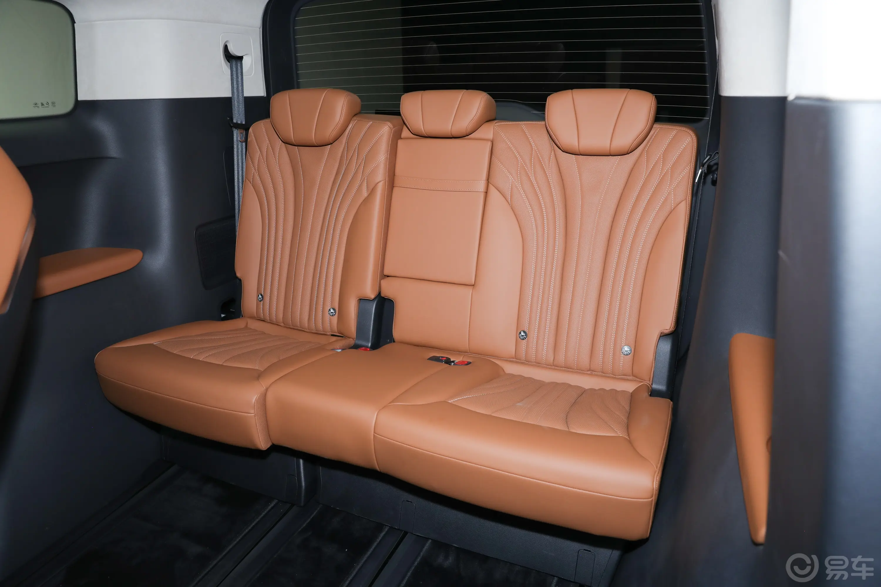 【红旗HQ9 PHEV2.0T 73km 旗舰版第三排座椅图片-汽车图片大全】-易车
