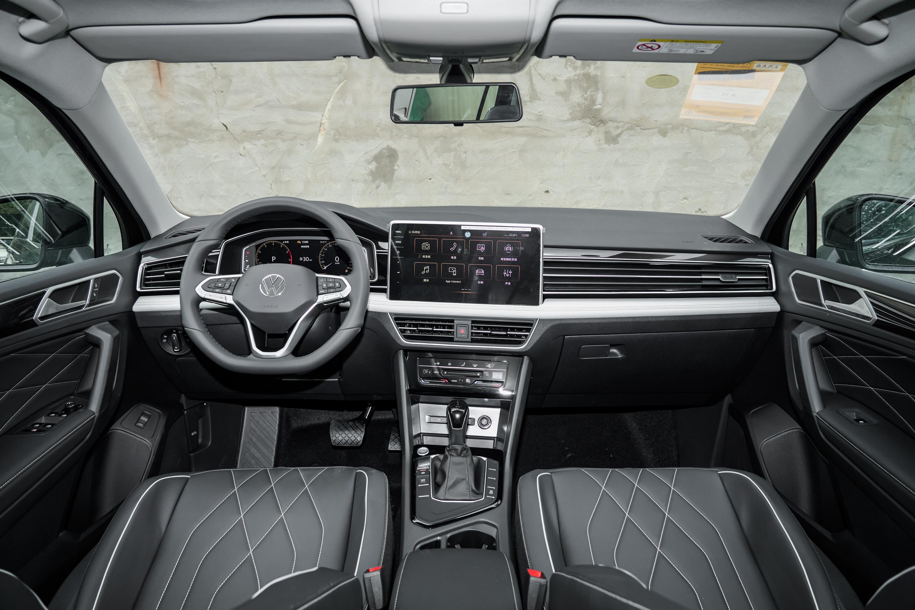 【途观L出众款 330TSI 两驱龙腾版 5座内饰全景正拍图片-汽车图片大全】-易车