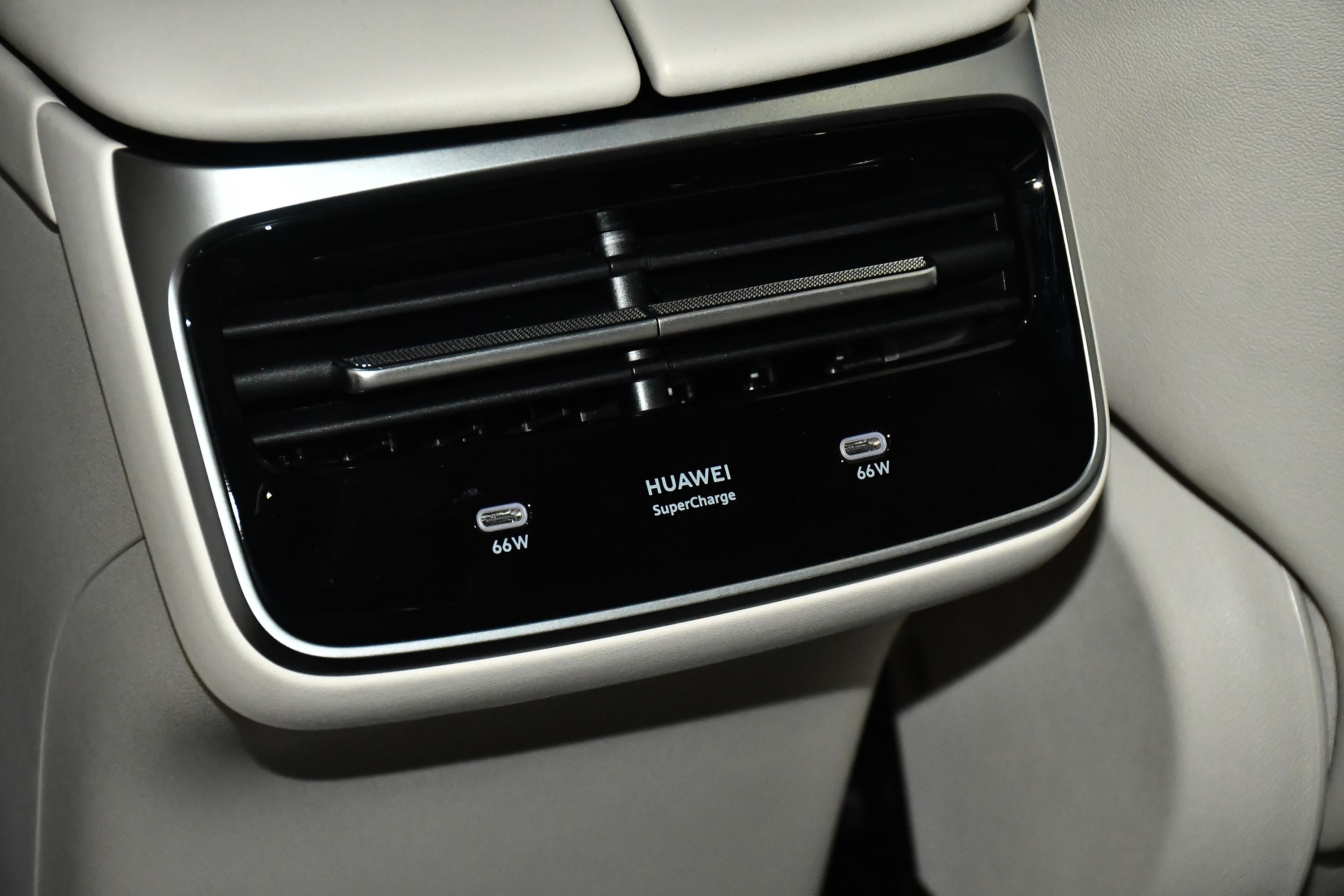 【智界S7630km 四驱Max RS性能版后排空调控制键图片-汽车图片大全】-易车