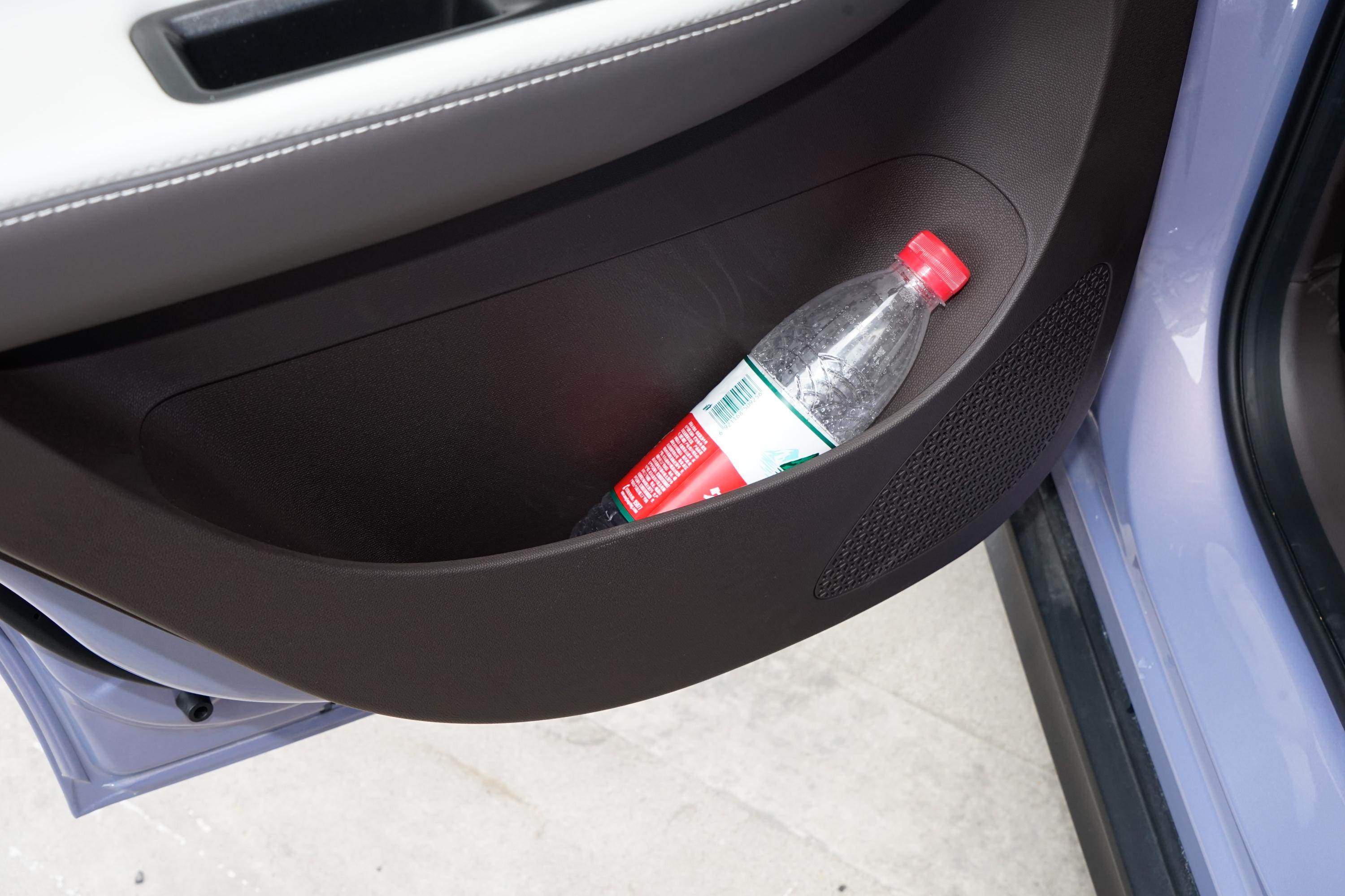 【江淮钇为3挚爱版 505km Air后排功能图片-汽车图片大全】-易车