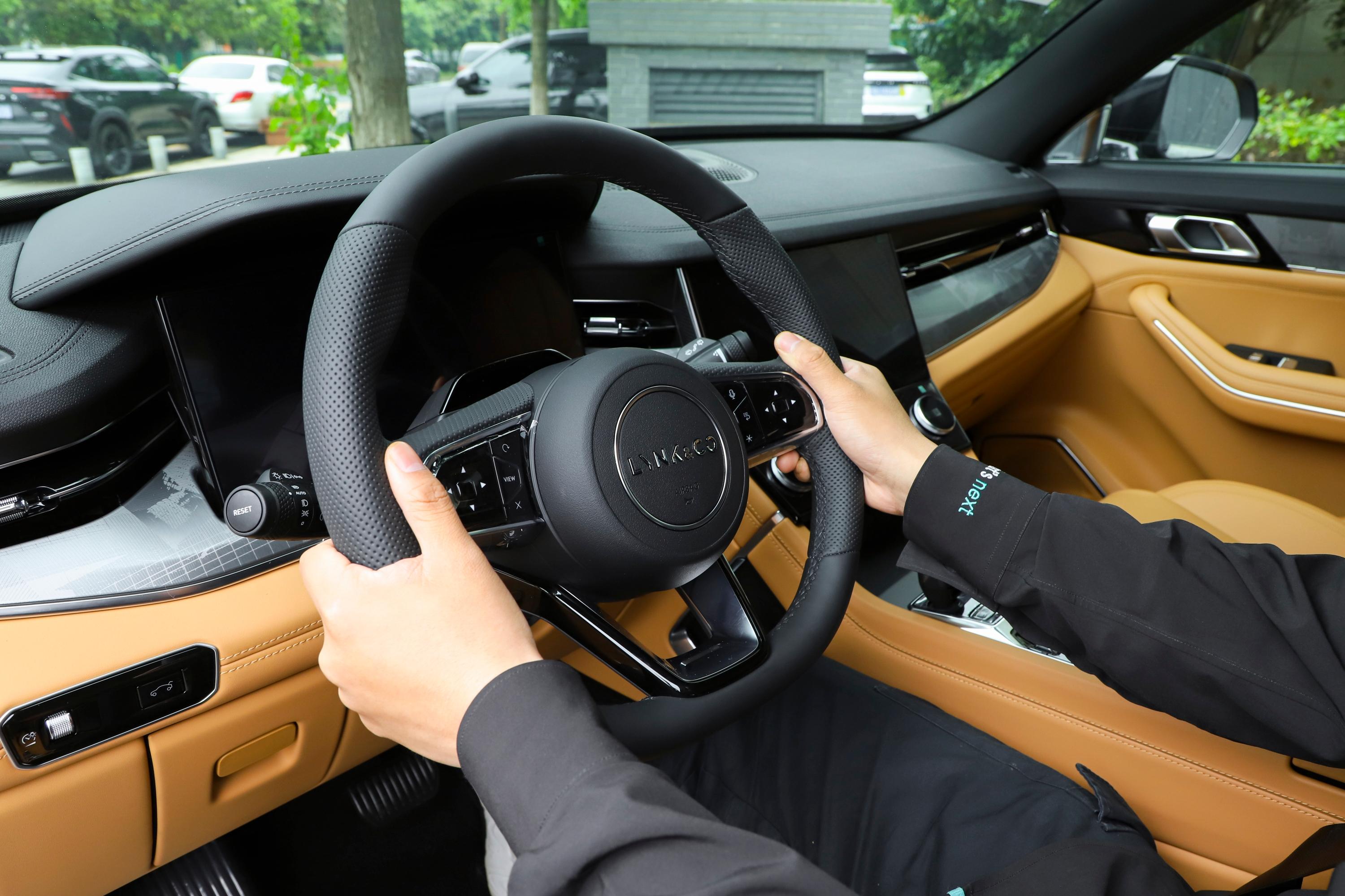 【领克09MHEV 2.0TD T5 自动四驱全球版 7座主驾驶位图片-汽车图片大全】-易车