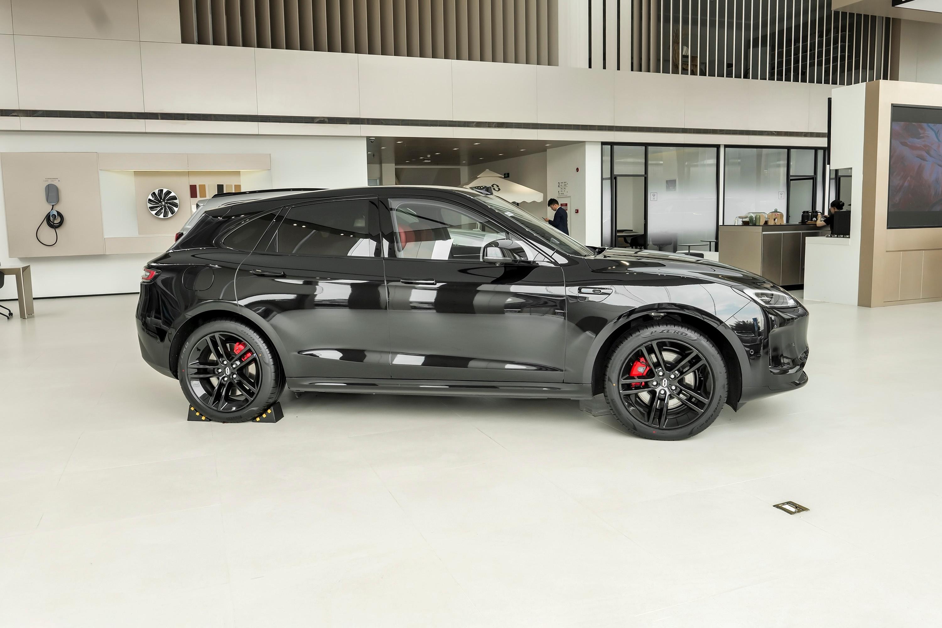 【问界M5增程版 230km Max RS 四驱高阶智驾版正侧车头向右水平图片-汽车图片大全】-易车