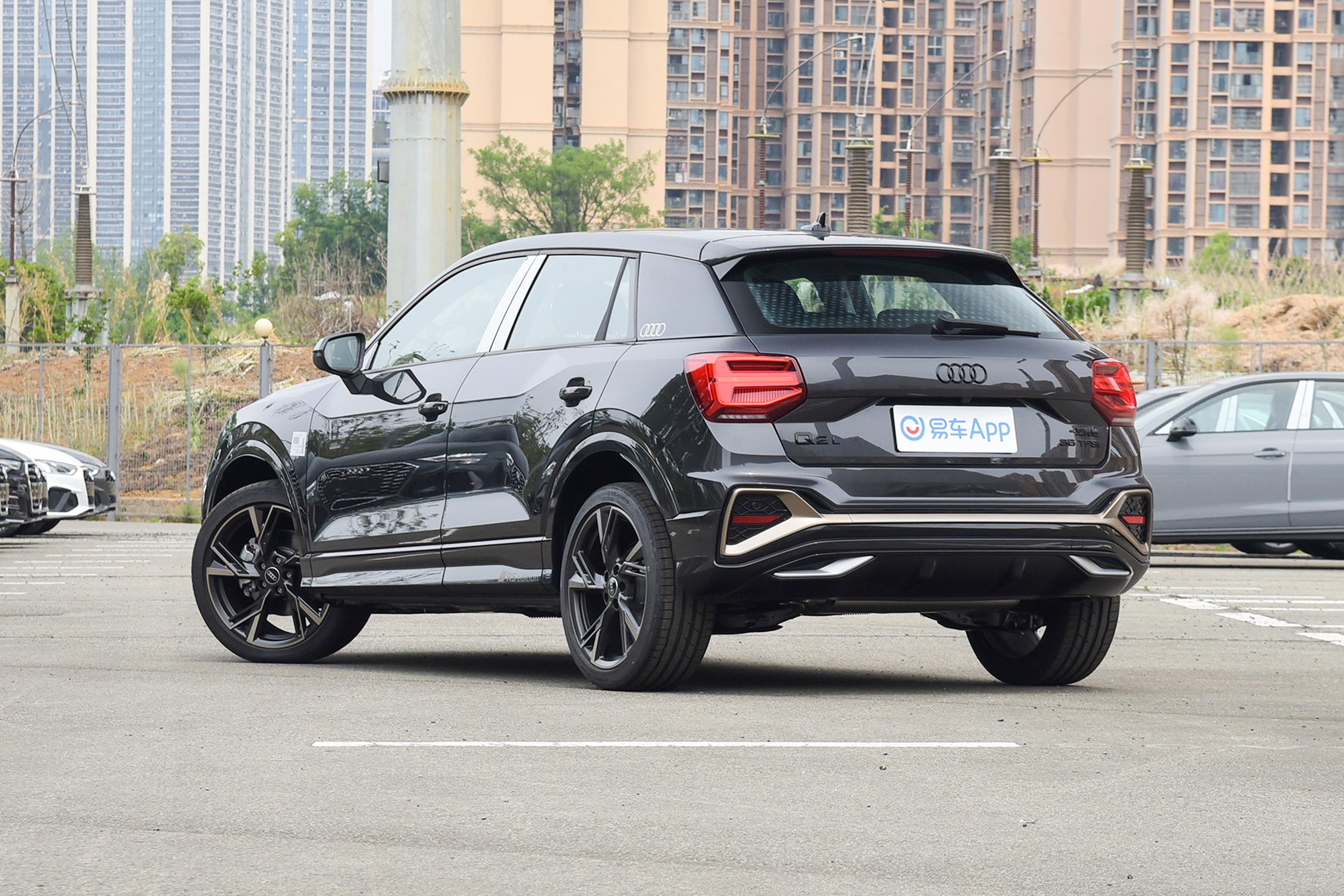 【奥迪Q2L35 TFSI RS套件燃速型侧后45度车头向左水平图片-汽车图片大全】-易车