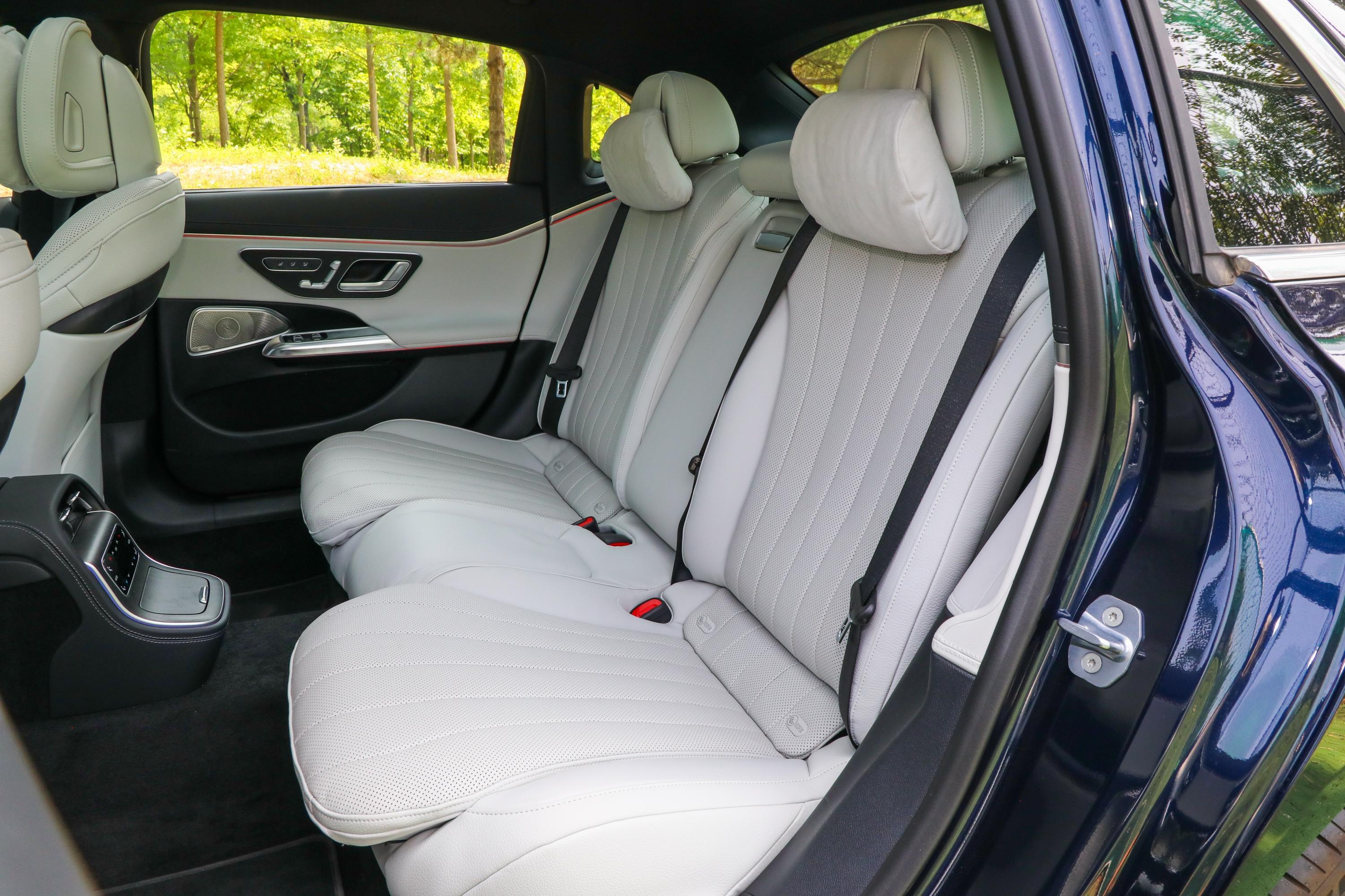 【奔驰E级E 300 L 运动尊贵型后排座椅图片-汽车图片大全】-易车